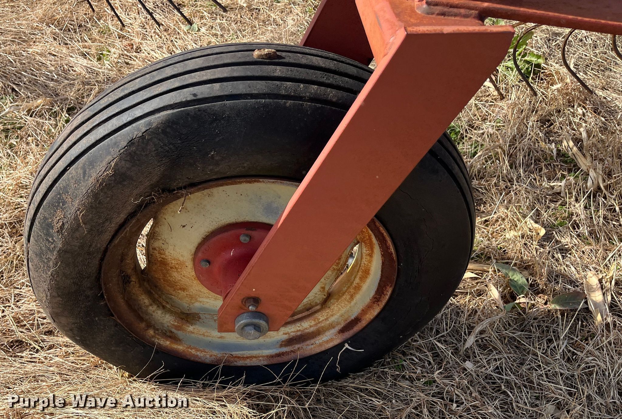 1992 Vicon H1050 hay rake in Bendena, KS | Item DR7339 sold | Purple Wave