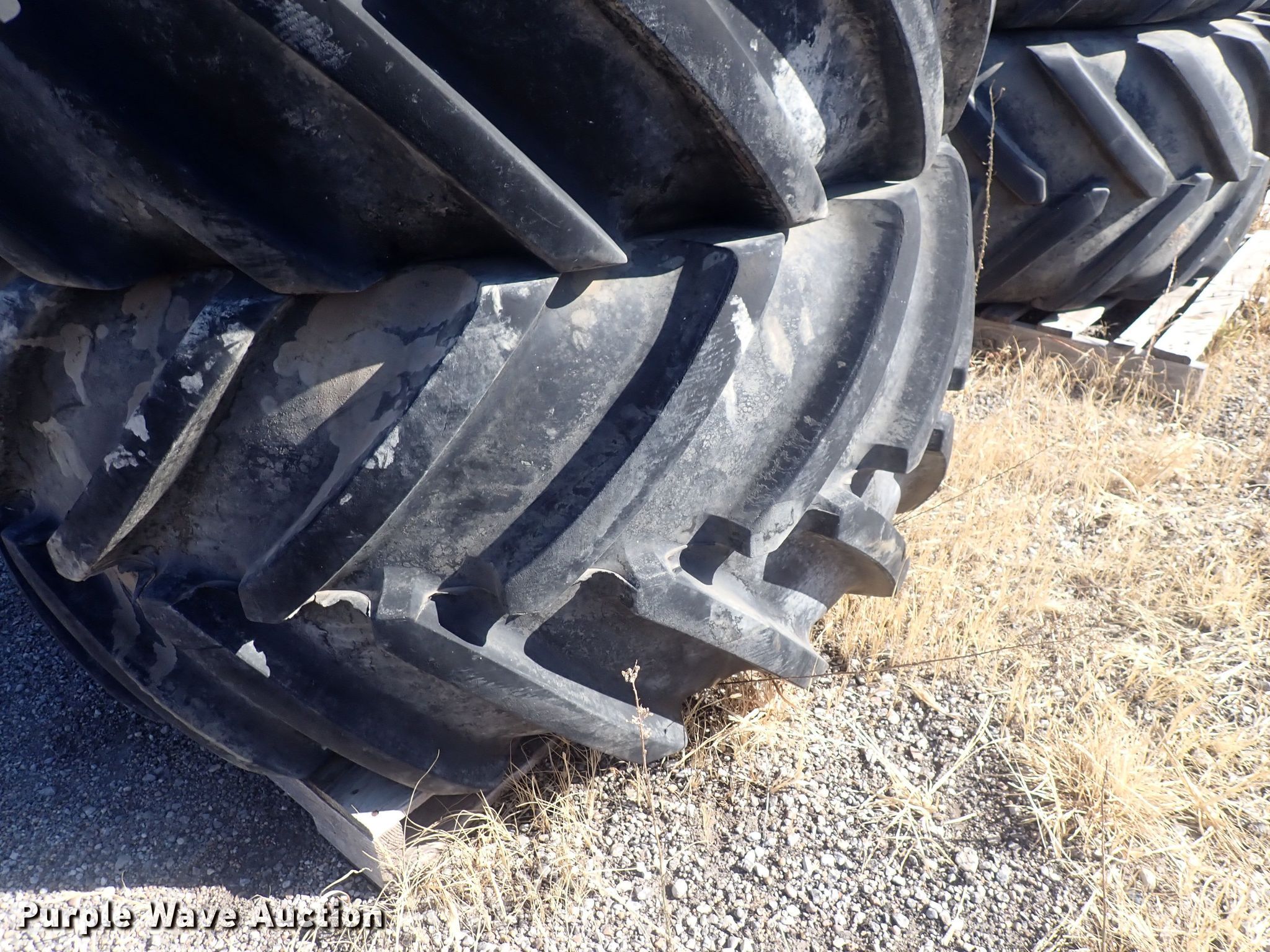 (2) Michelin 600/65R28 tires in Hesston, KS | Item GD9289 sold | Purple ...