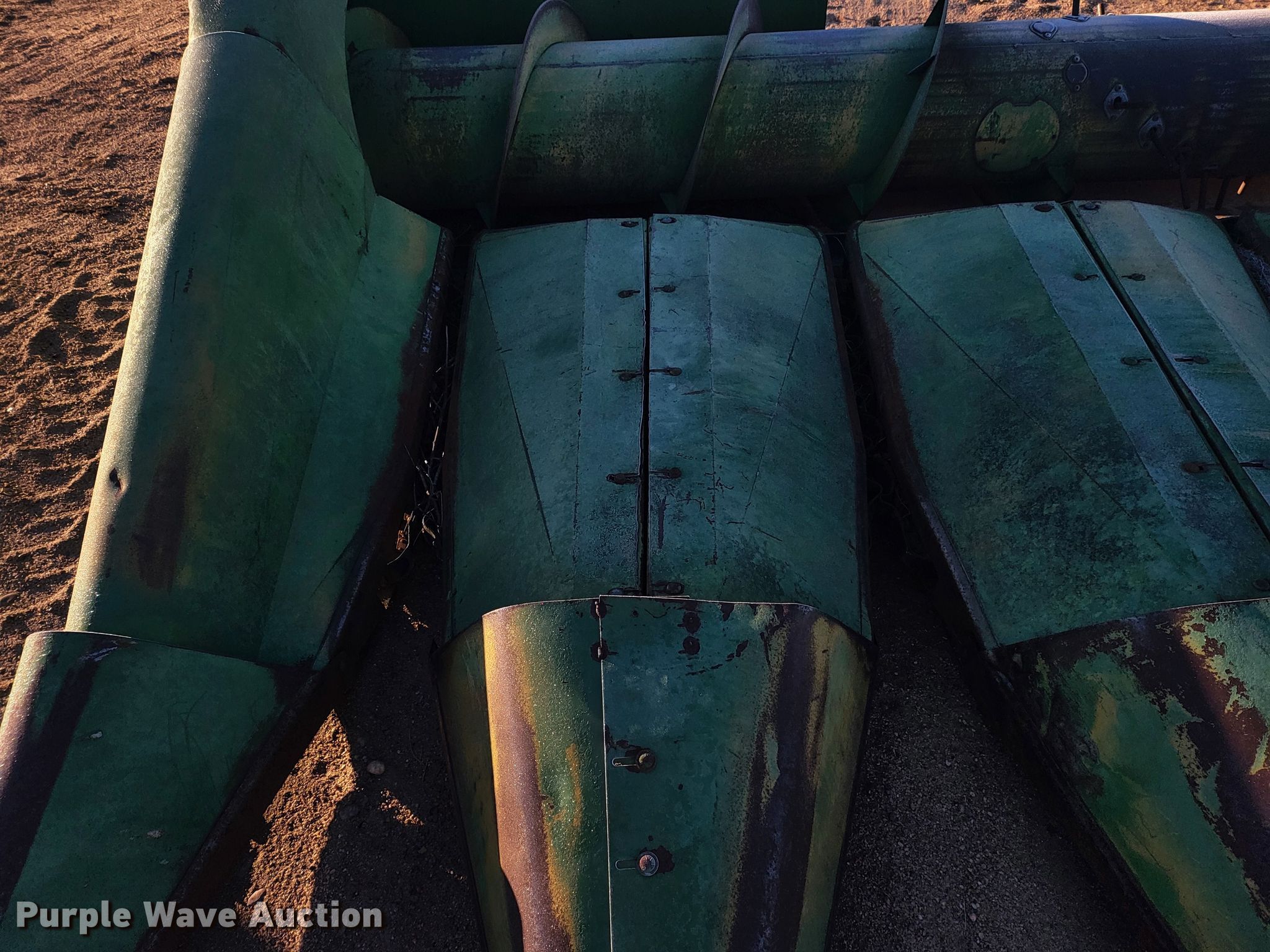 John Deere 554 corn head in Kinsley, KS | Item IU9879 sold | Purple Wave