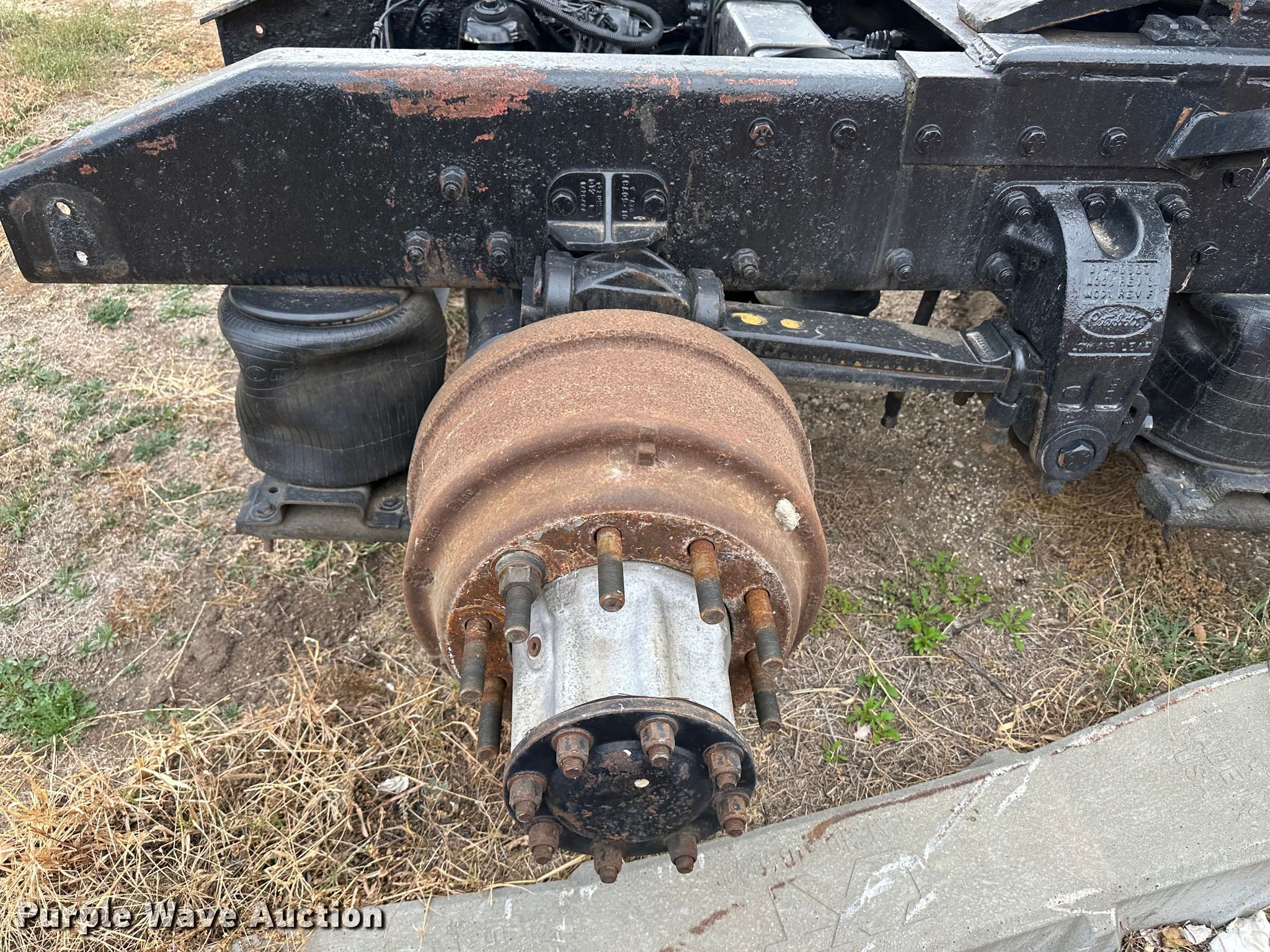 Peterbilt rear axle assembly in Russell, KS | Item JD9152 sold | Purple ...