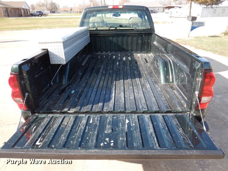 2006 Chevrolet Silverado 1500 Ext. Cab pickup truck in Macon, MO | Item DP0432 sold | Purple Wave