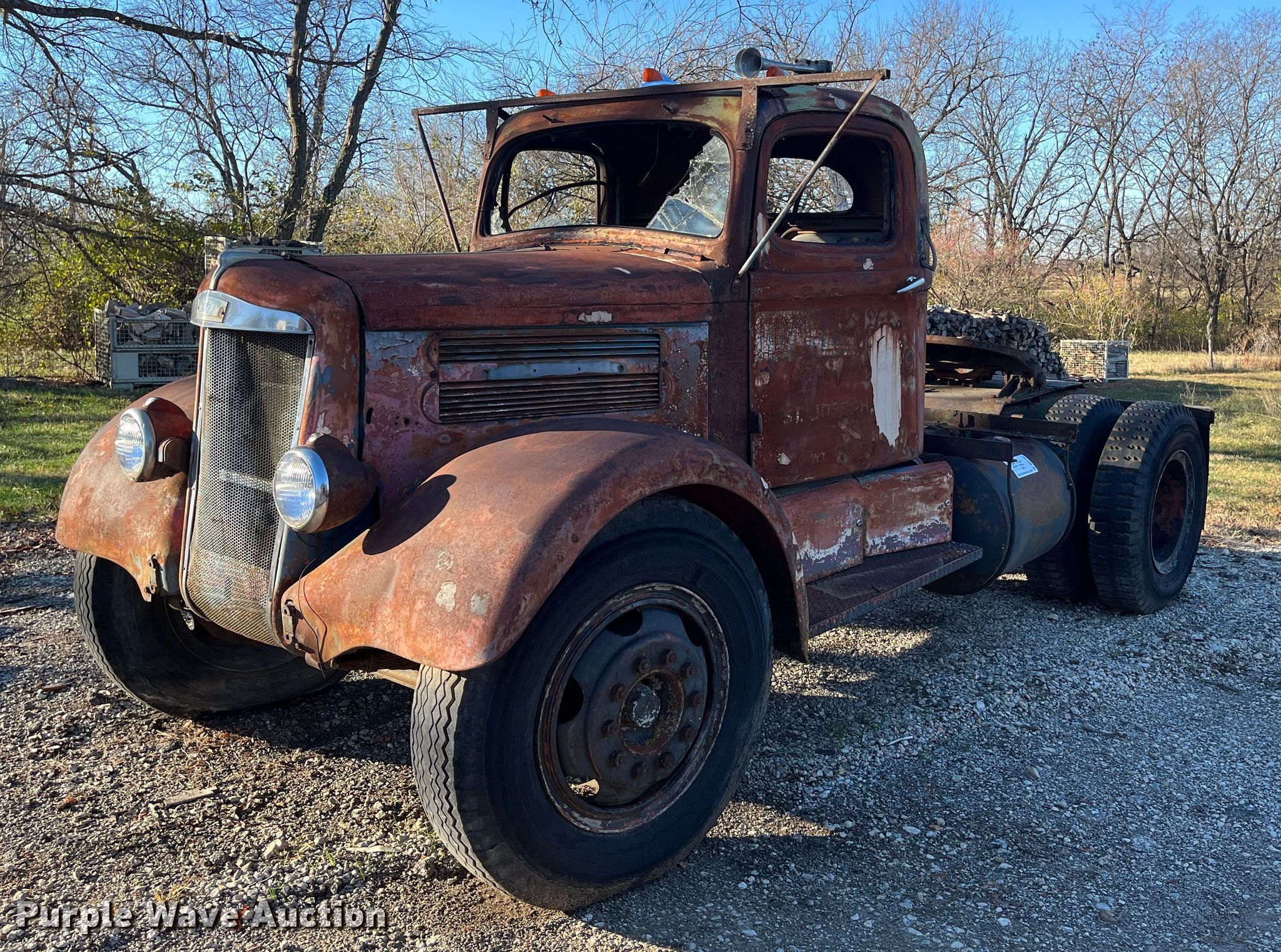 White Super Power truck cab and chassis in Leavenworth, KS | Item ...