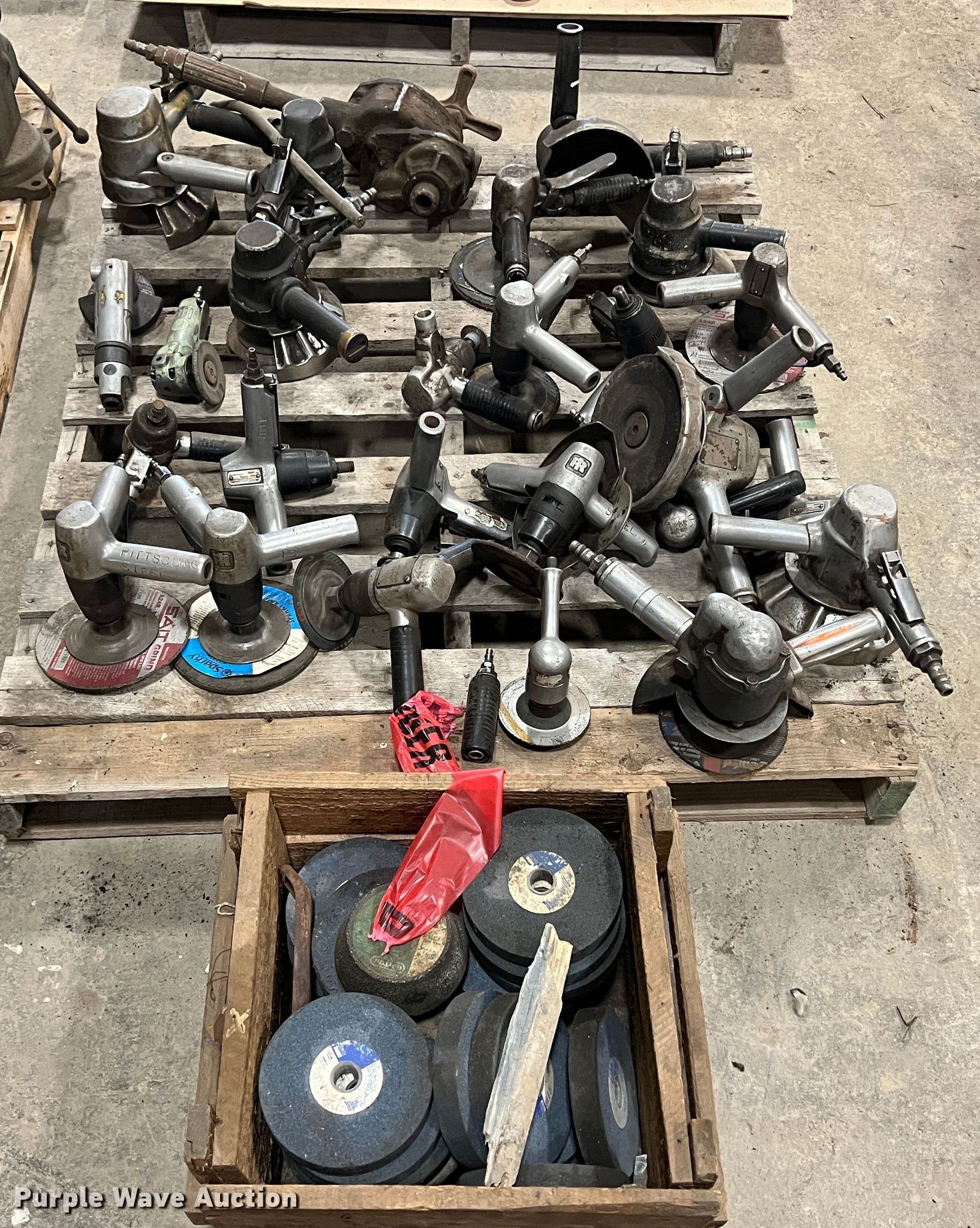 Approximately 25 grinders in Pittsburg, KS | Item KO9854 sold | Purple Wave