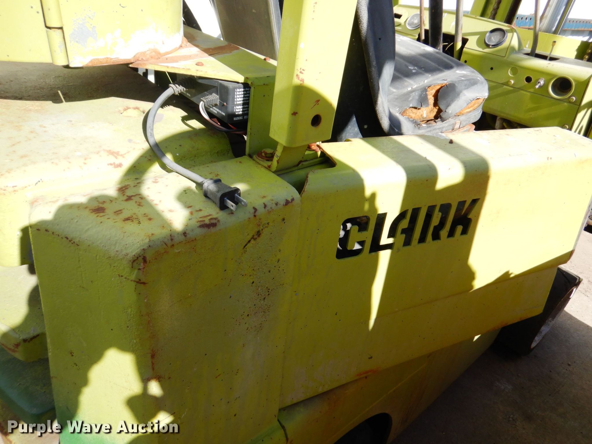 Clark CS30B forklift in Rochester, MN | Item MH9265 sold | Purple Wave