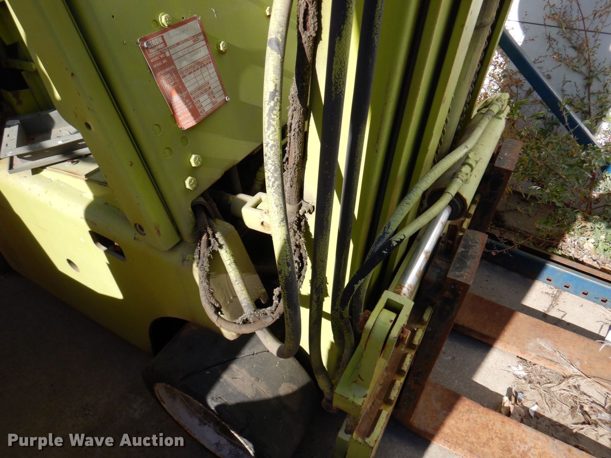 Clark CS30B forklift in Rochester, MN | Item MH9265 sold | Purple Wave