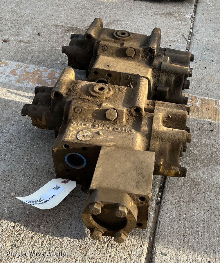(2) Caterpillar GP steering valves in Cresson, TX | Item LW9036 sold ...