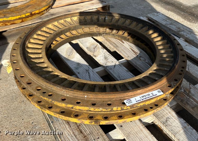 (2) Caterpillar plates in Cresson, TX | Item LW9120 sold | Purple Wave
