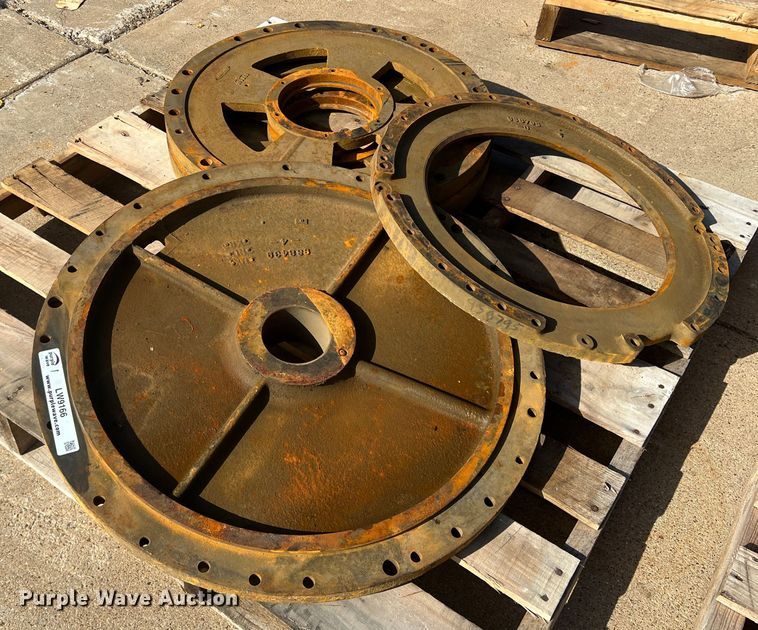 (4) Caterpillar plates in Cresson, TX | Item LW9166 sold | Purple Wave