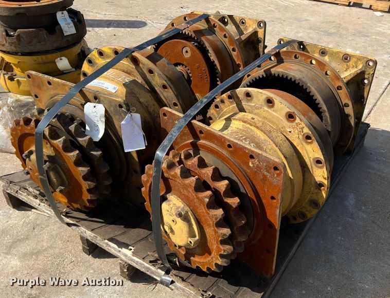 (4) Caterpillar gear drives in Cresson, TX | Item LW9181 sold | Purple Wave