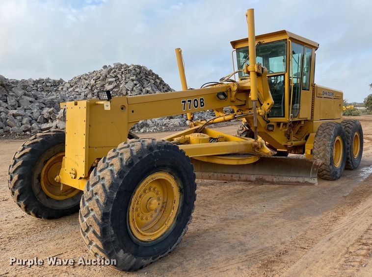 1986 John Deere 770B motor grader in Thackerville, OK | Item MR9507 sold | Purple Wave