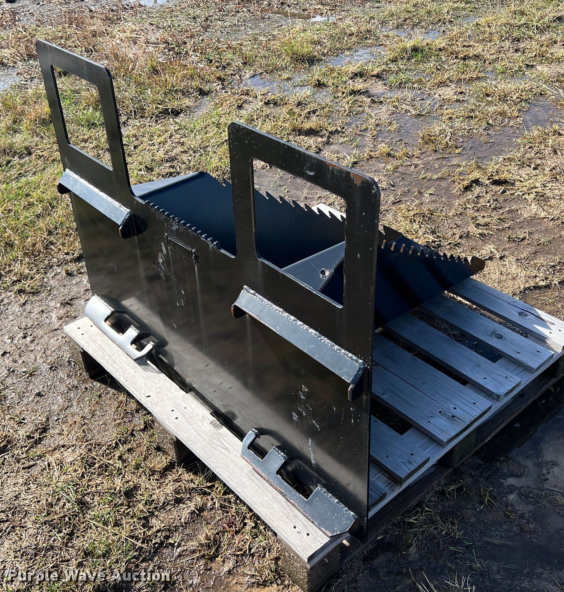 Skid steer stump bucket in Chouteau, OK | Item KF9742 sold | Purple Wave