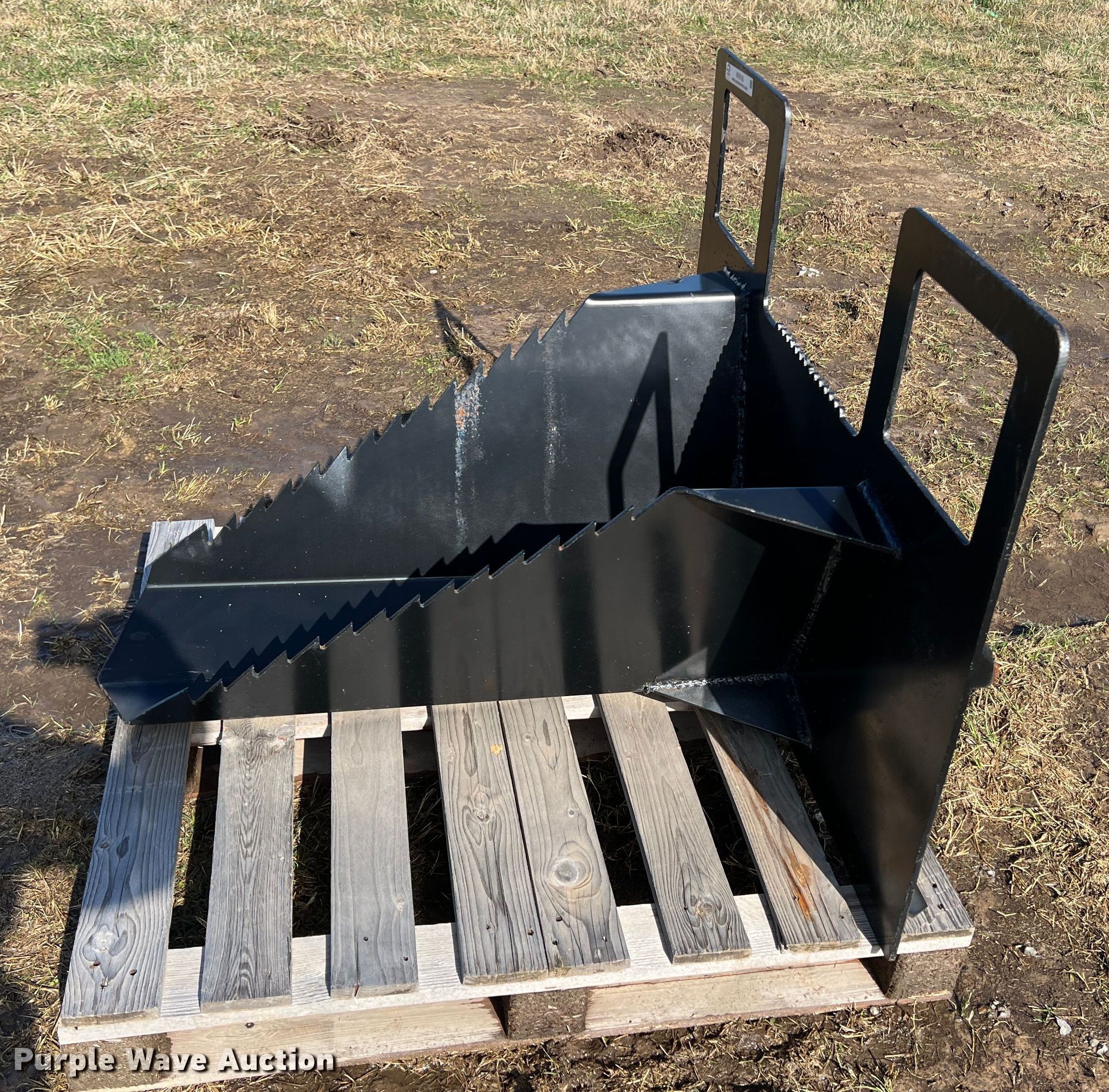 Skid steer stump bucket in Chouteau, OK | Item KF9742 sold | Purple Wave