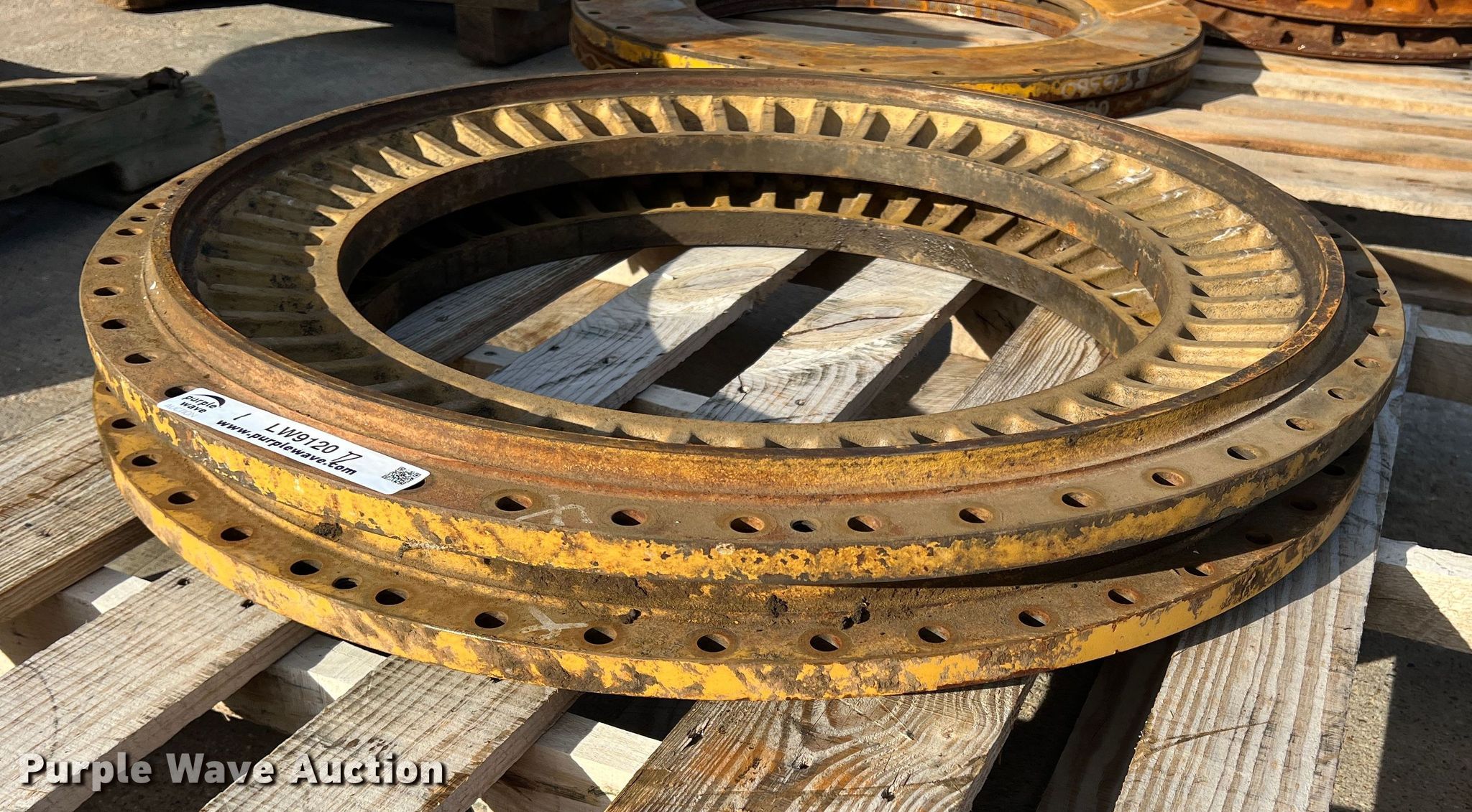 (2) Caterpillar plates in Cresson, TX | Item LW9120 sold | Purple Wave