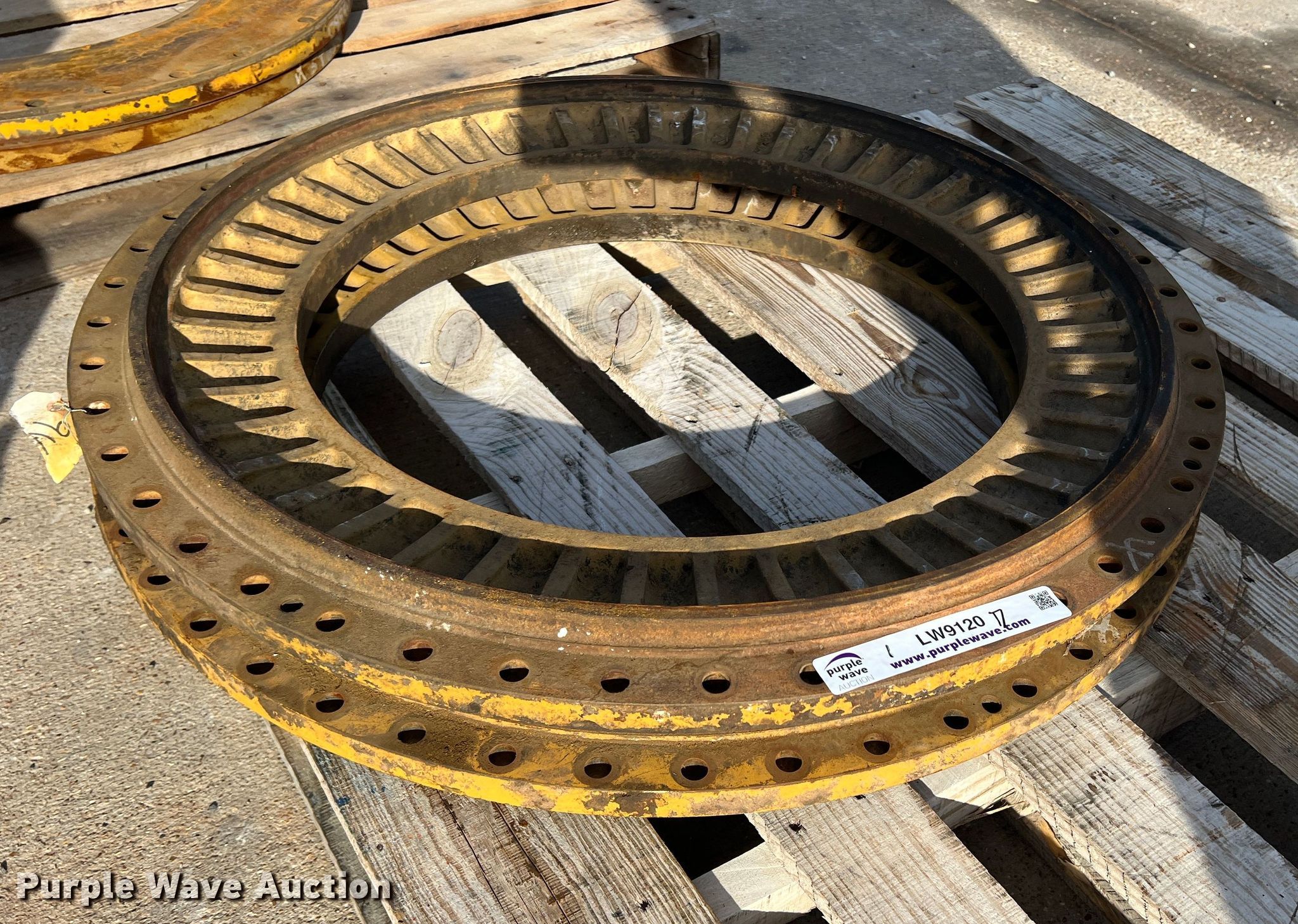 (2) Caterpillar plates in Cresson, TX | Item LW9120 sold | Purple Wave