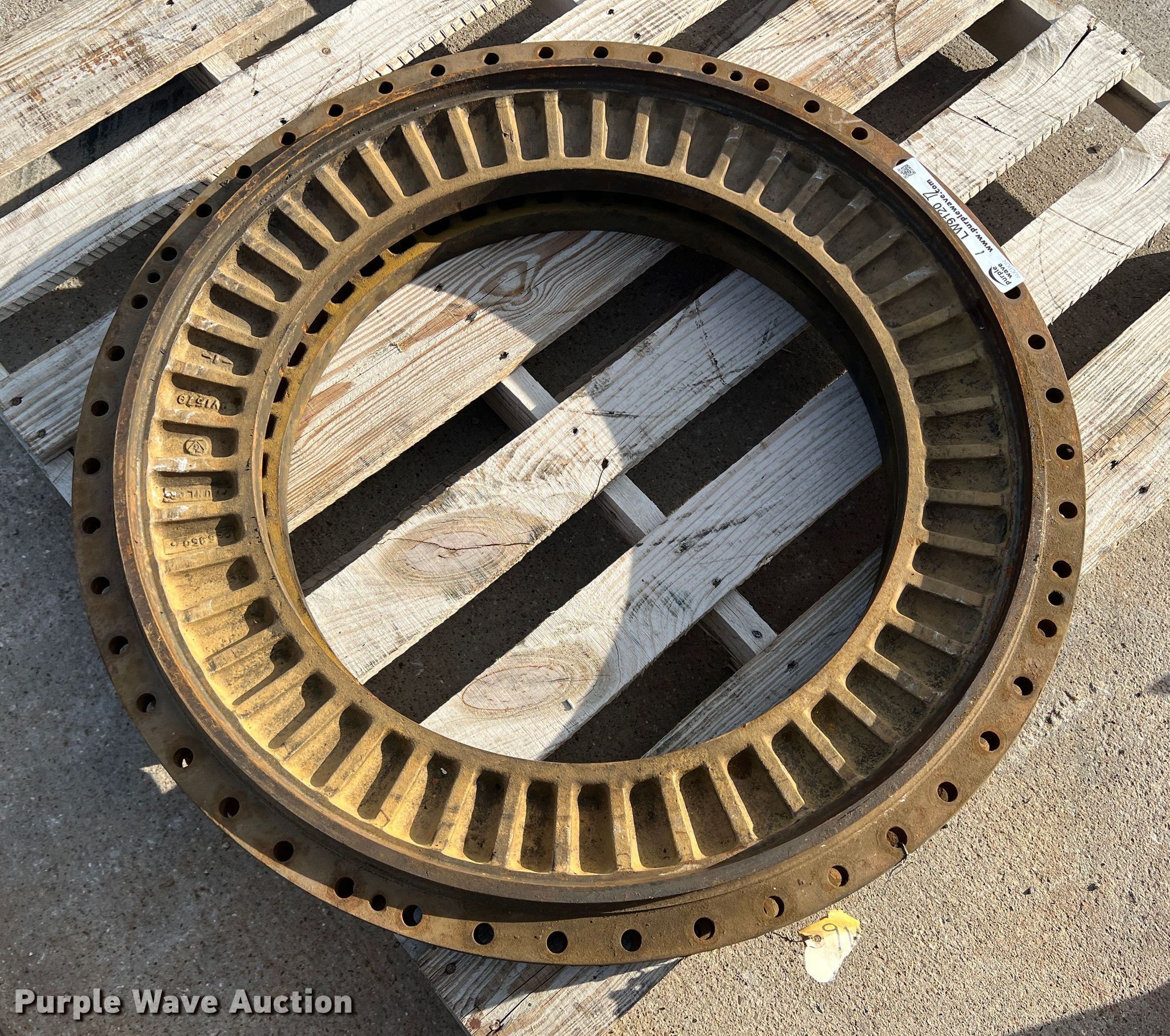 (2) Caterpillar plates in Cresson, TX | Item LW9120 sold | Purple Wave