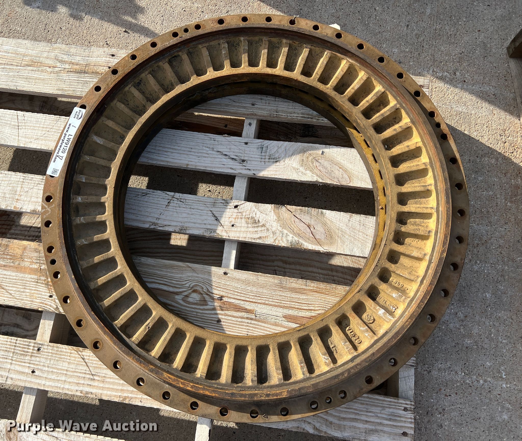 (2) Caterpillar plates in Cresson, TX | Item LW9120 sold | Purple Wave