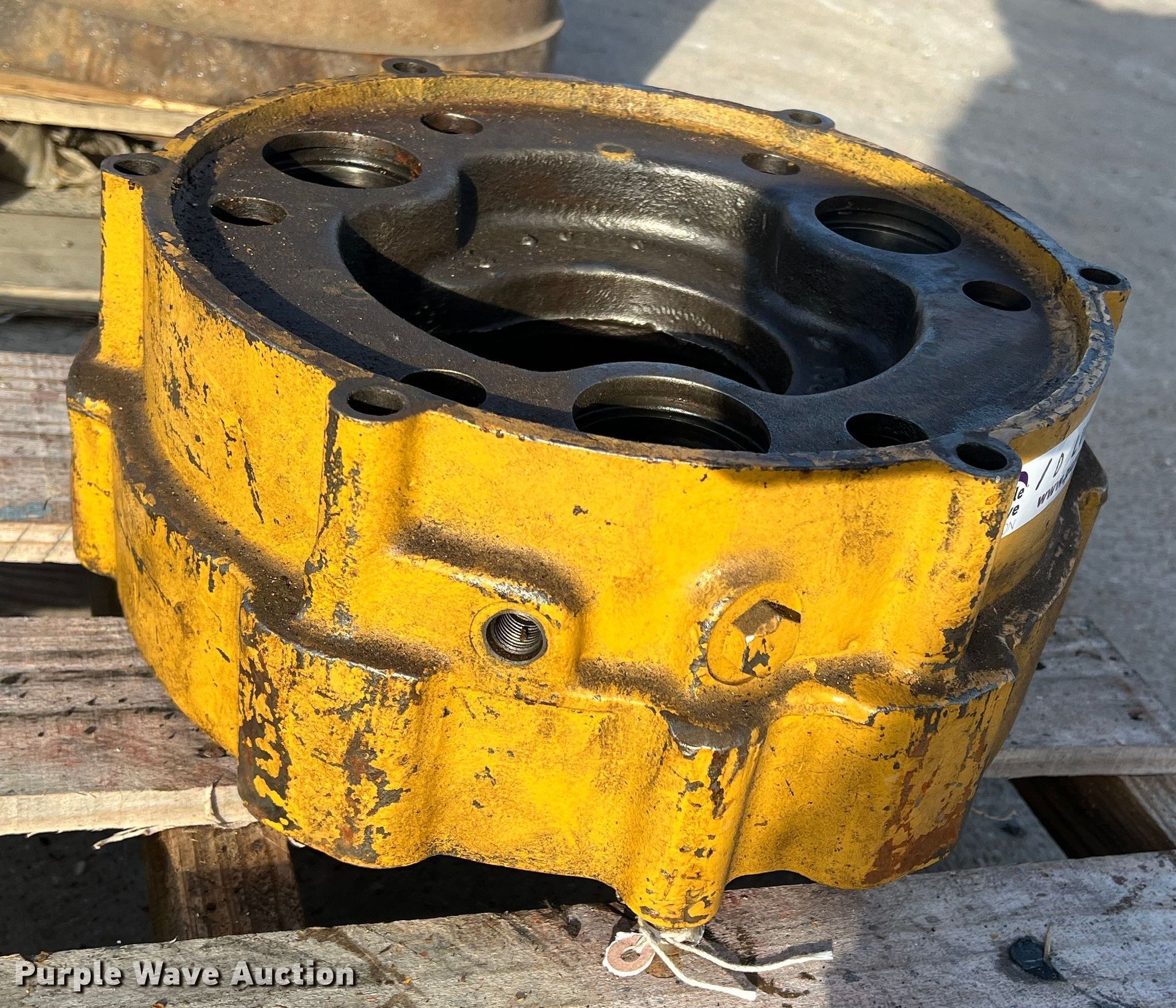 Caterpillar plate in Cresson, TX | Item LW9124 sold | Purple Wave