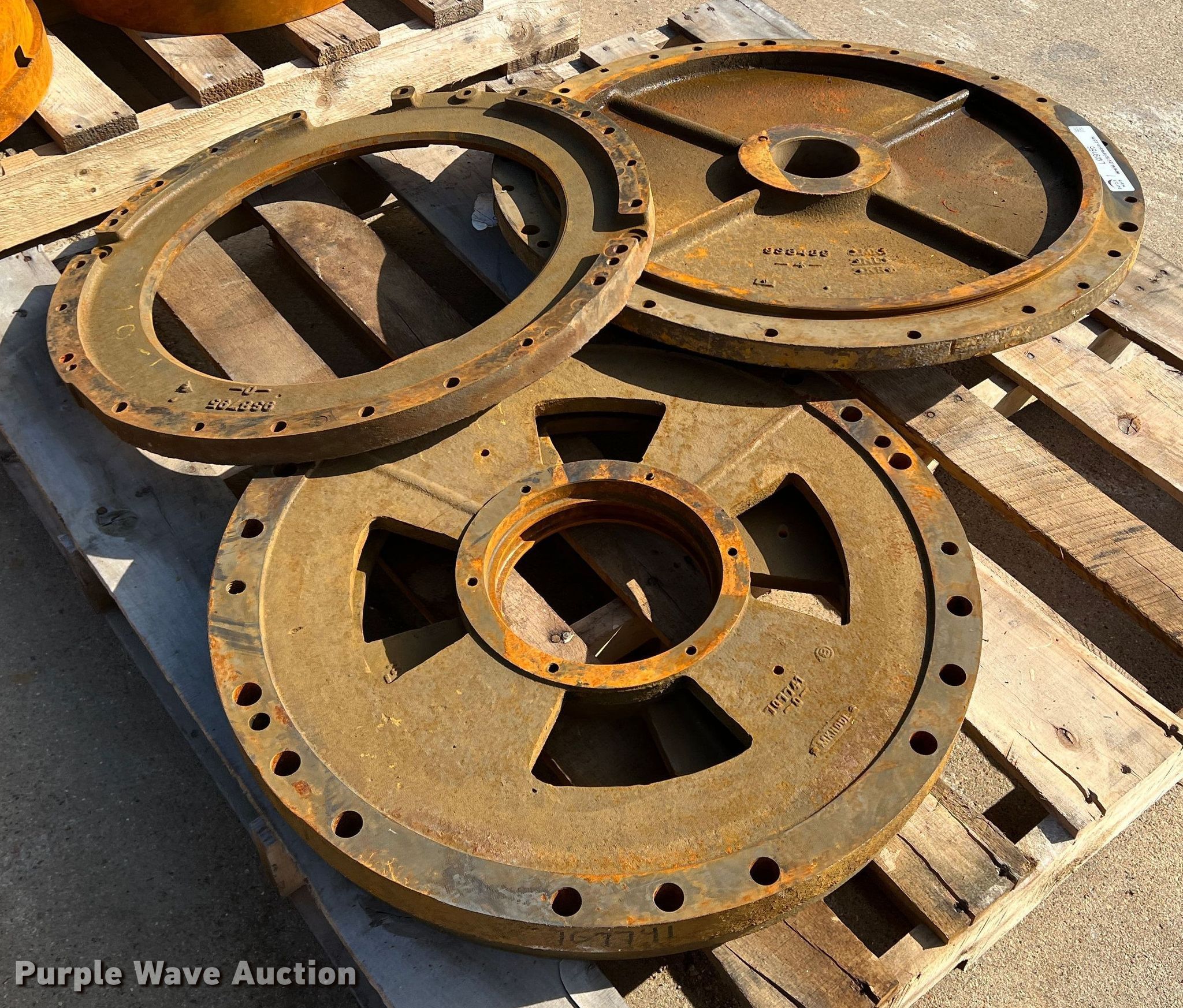 (4) Caterpillar plates in Cresson, TX | Item LW9166 sold | Purple Wave