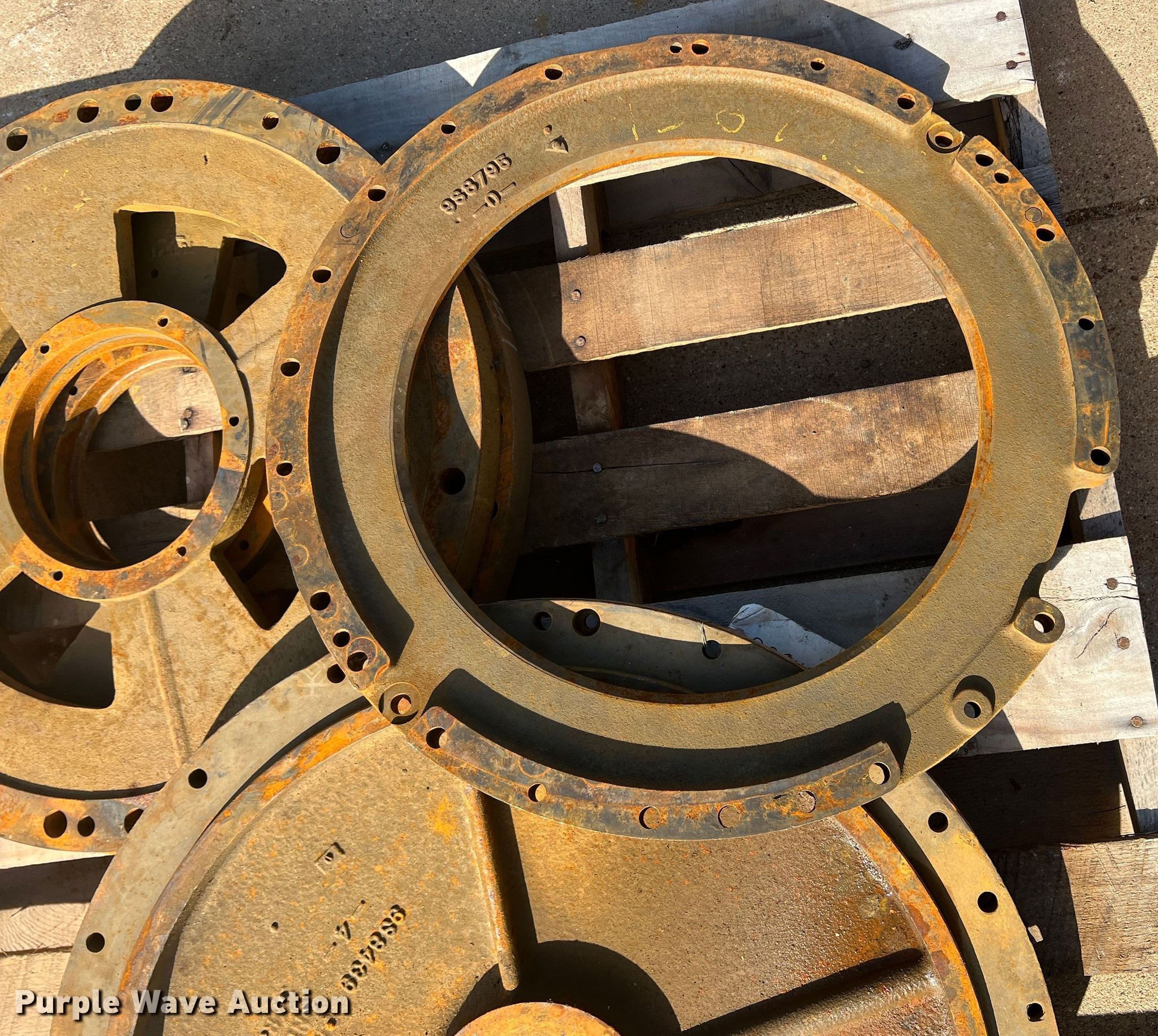 (4) Caterpillar plates in Cresson, TX | Item LW9166 sold | Purple Wave