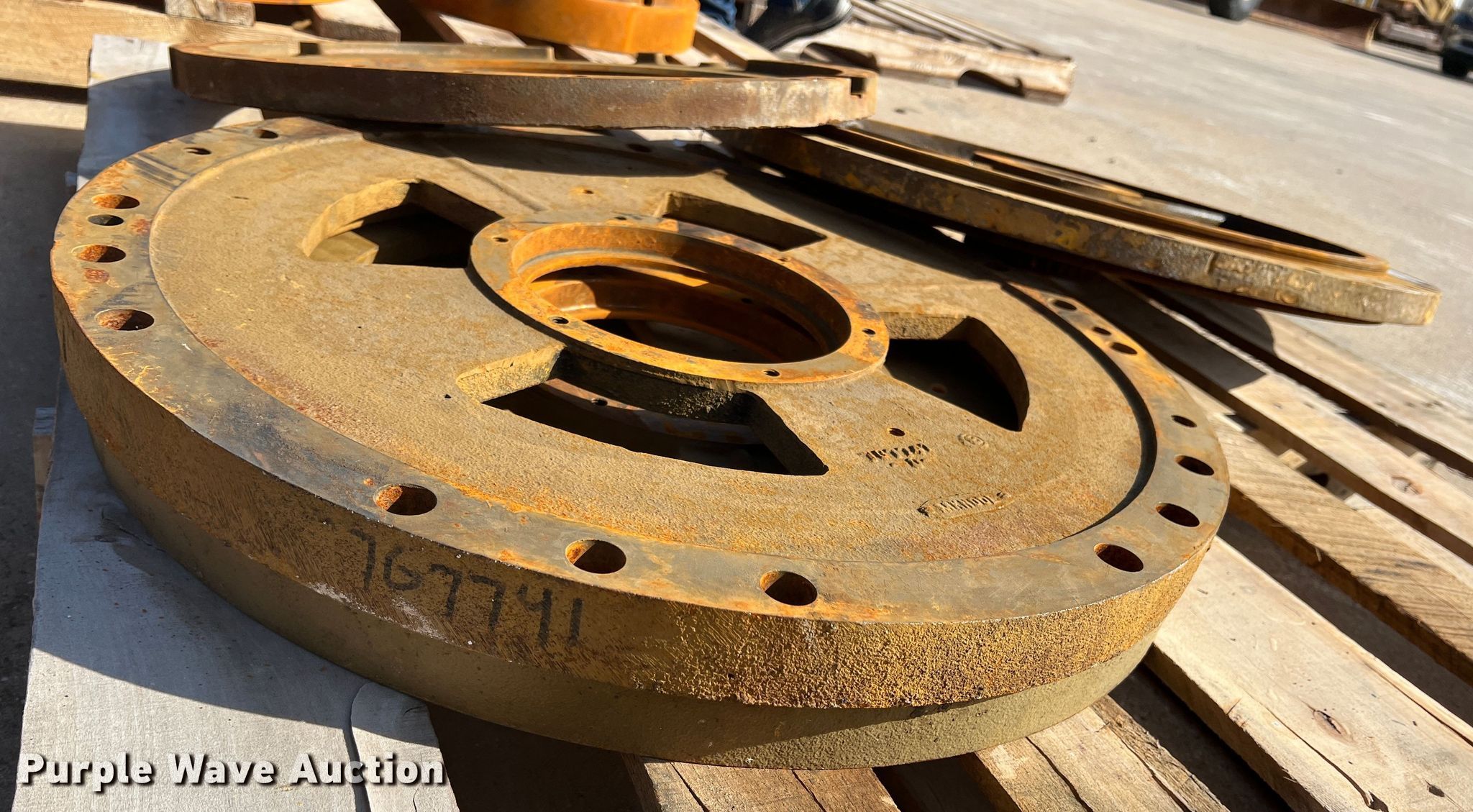 (4) Caterpillar plates in Cresson, TX | Item LW9166 sold | Purple Wave