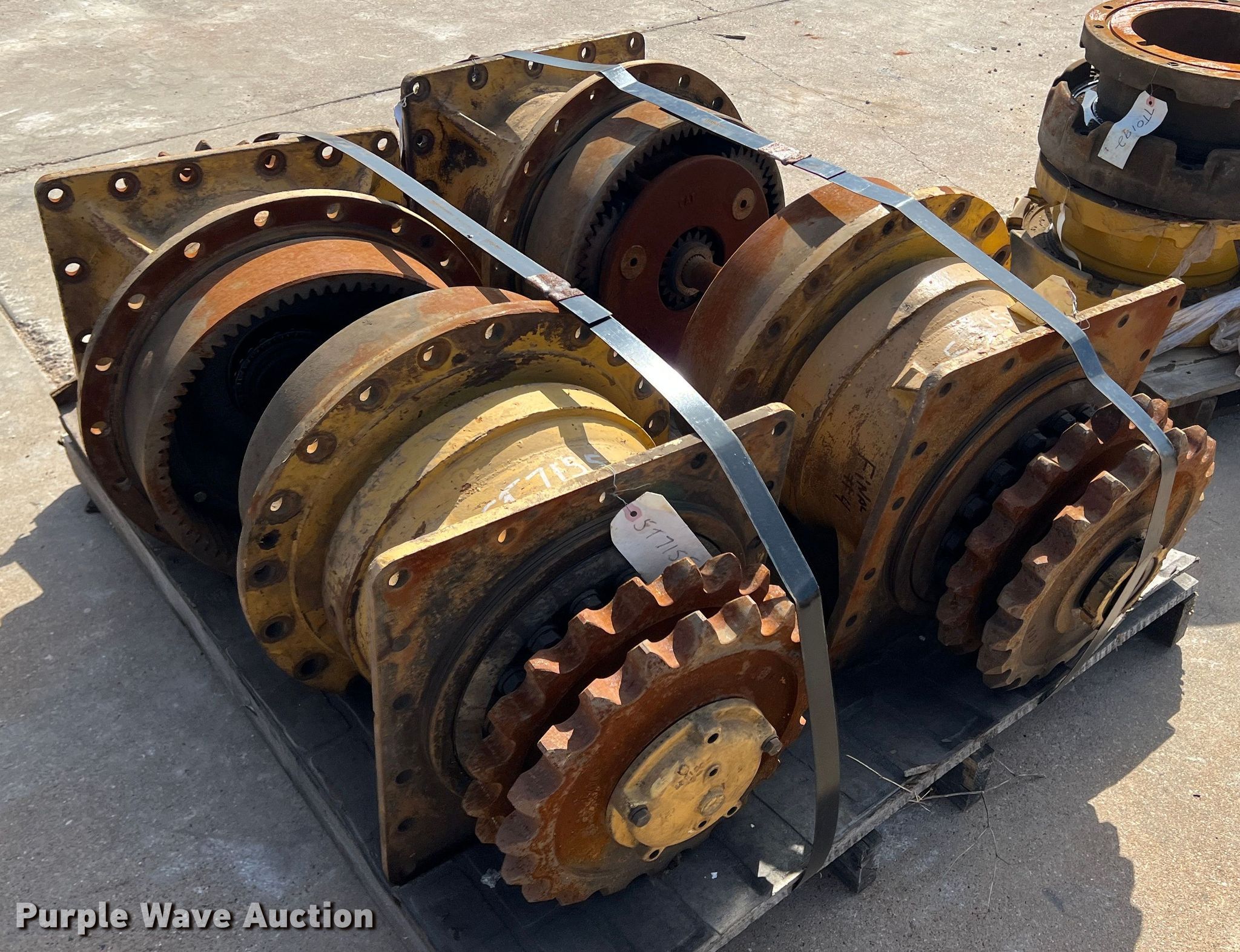 (4) Caterpillar gear drives in Cresson, TX | Item LW9181 sold | Purple Wave