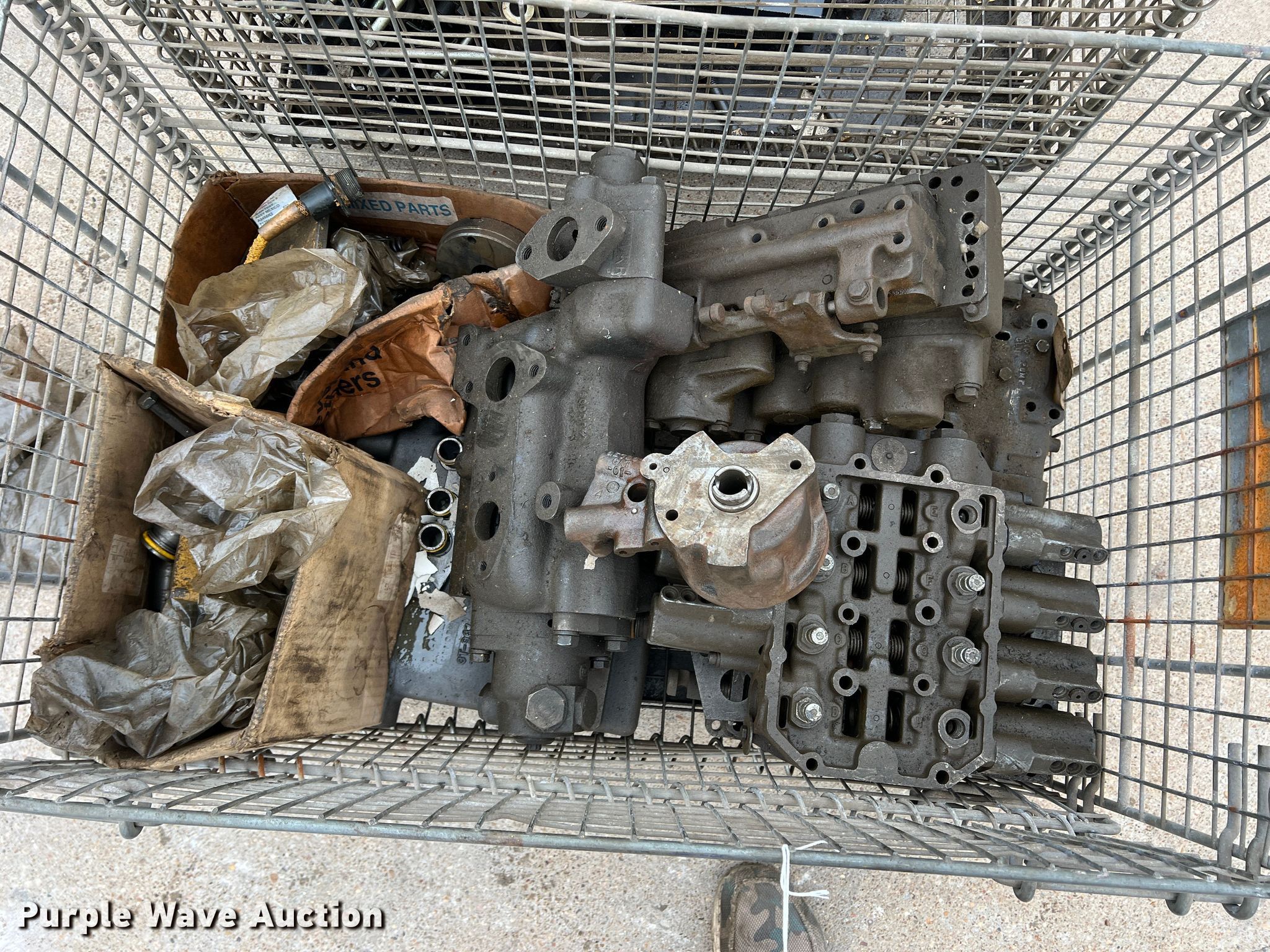 Caterpillar parts in Cresson, TX | Item LW9237 sold | Purple Wave