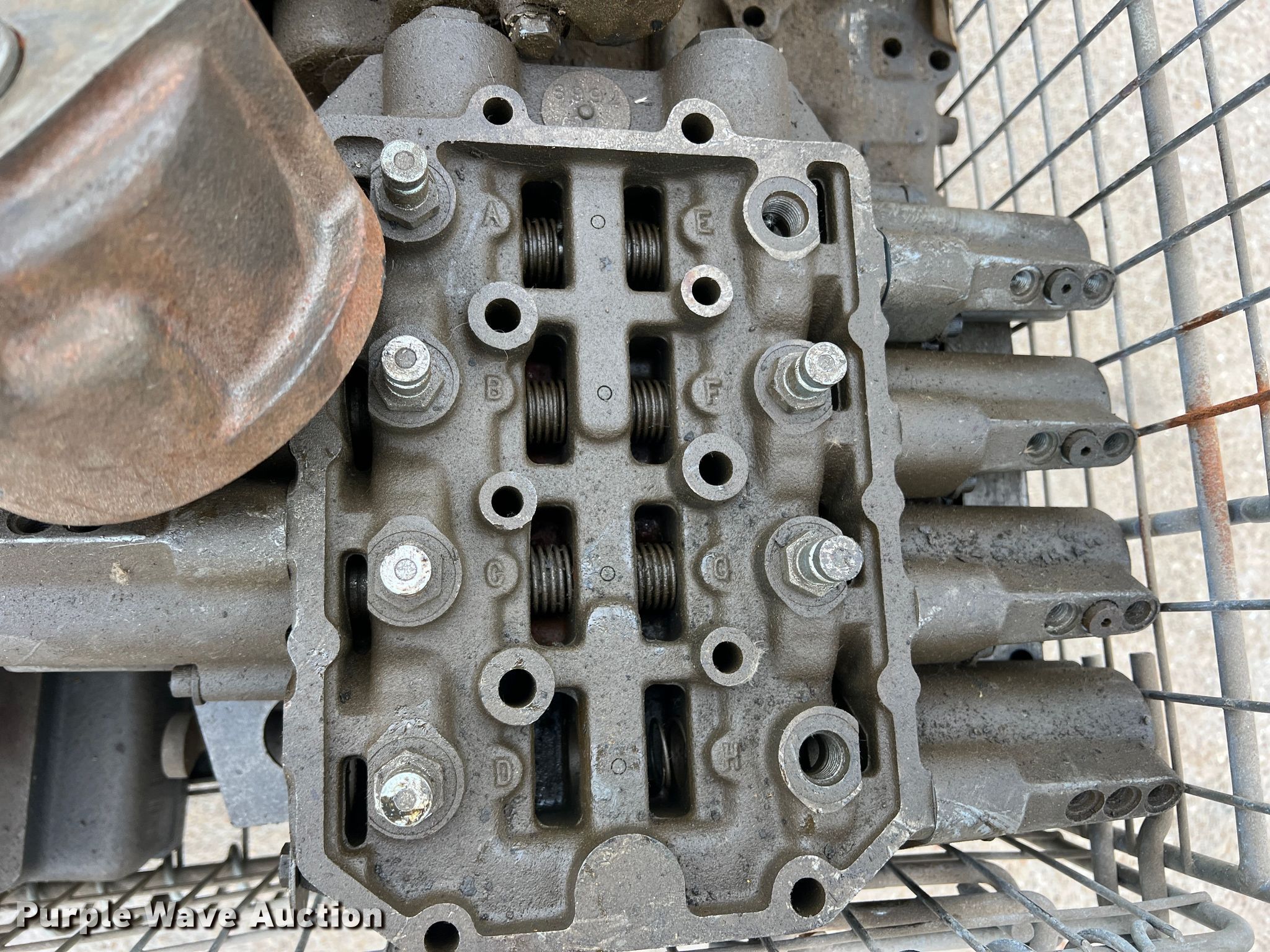 Caterpillar parts in Cresson, TX | Item LW9237 sold | Purple Wave