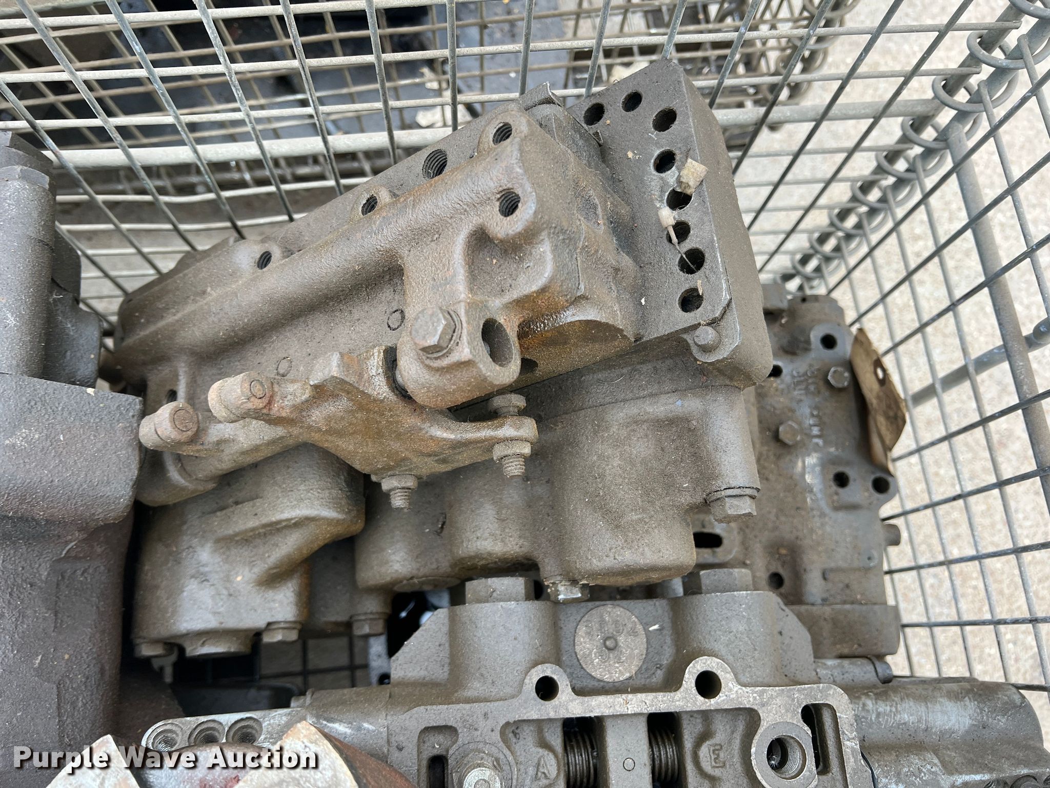 Caterpillar parts in Cresson, TX | Item LW9237 sold | Purple Wave