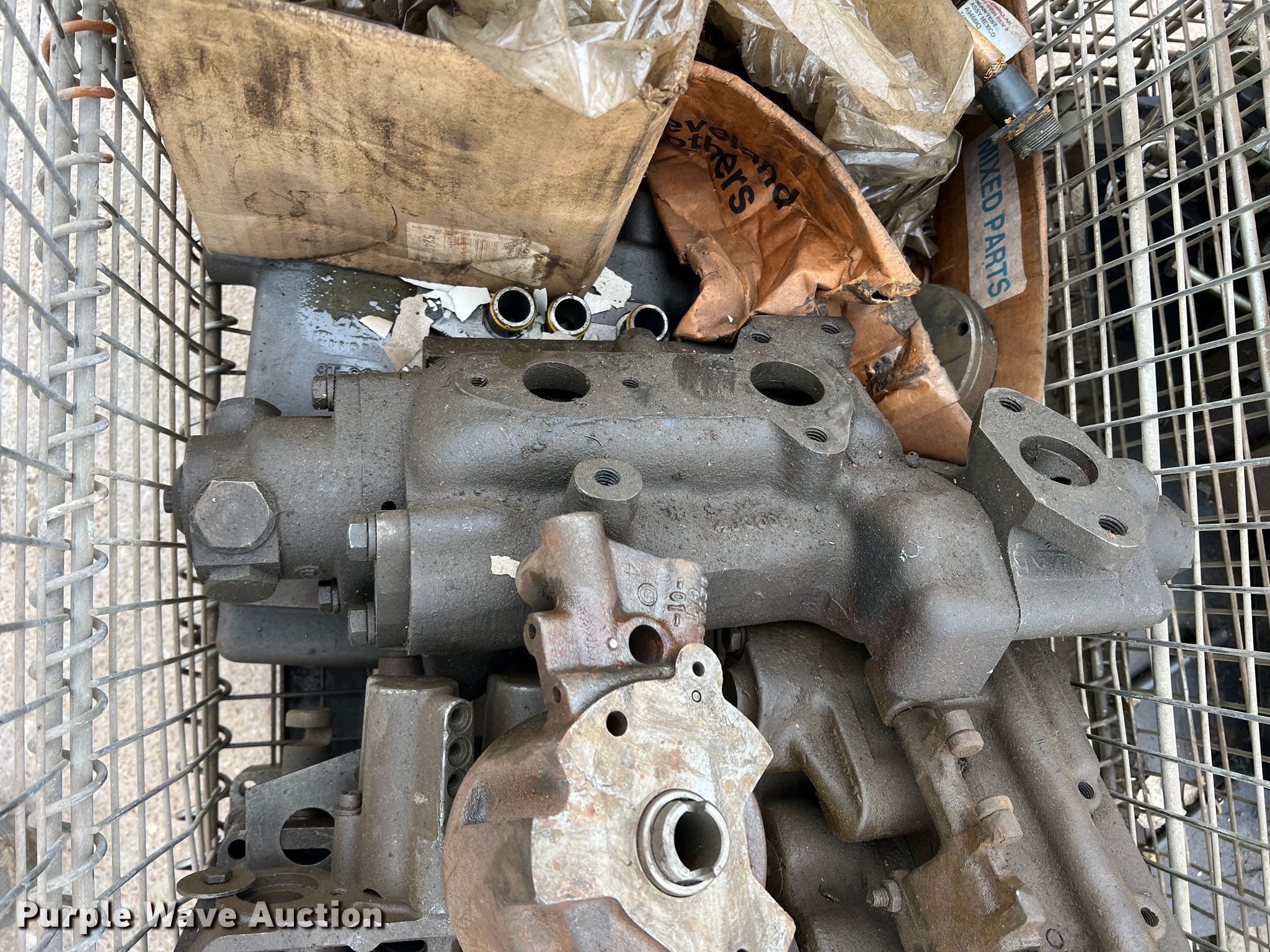 Caterpillar parts in Cresson, TX | Item LW9237 sold | Purple Wave