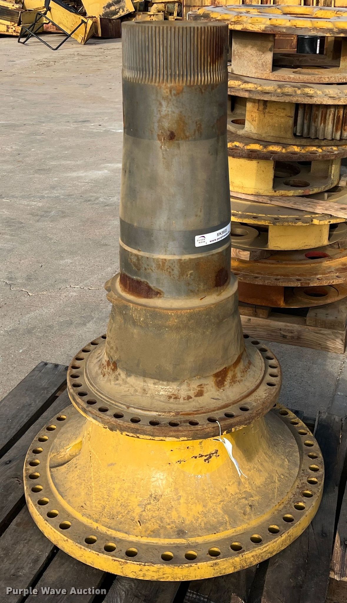 Caterpillar spindle housing in Cresson, TX | Item MK9603 sold | Purple Wave