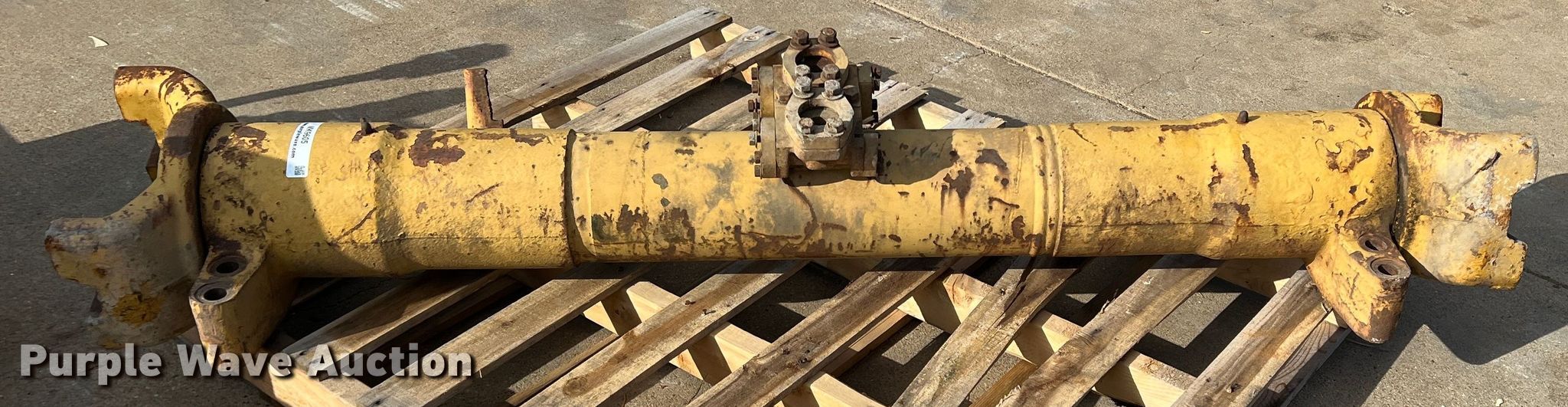 Hydraulic axle in Cresson, TX | Item MK9605 sold | Purple Wave