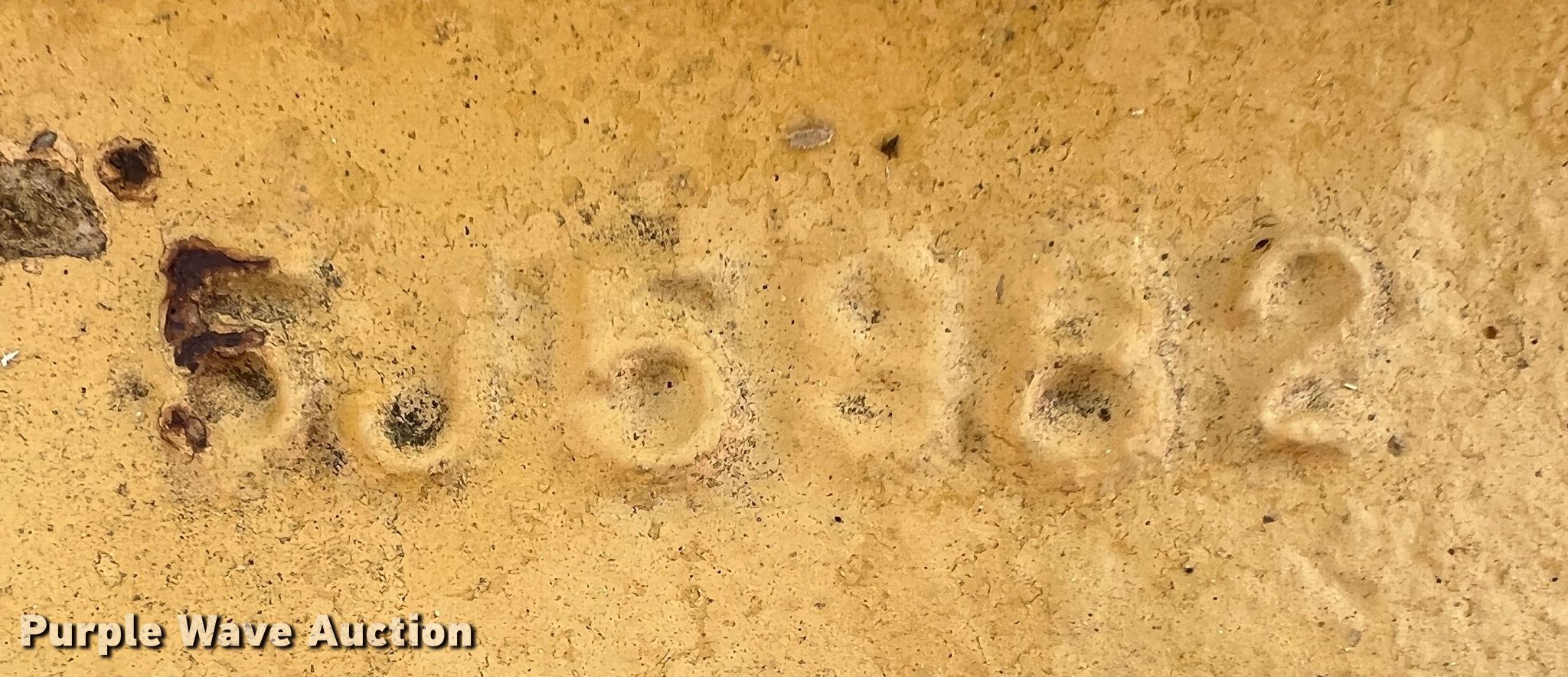 Hydraulic axle in Cresson, TX | Item MK9605 sold | Purple Wave