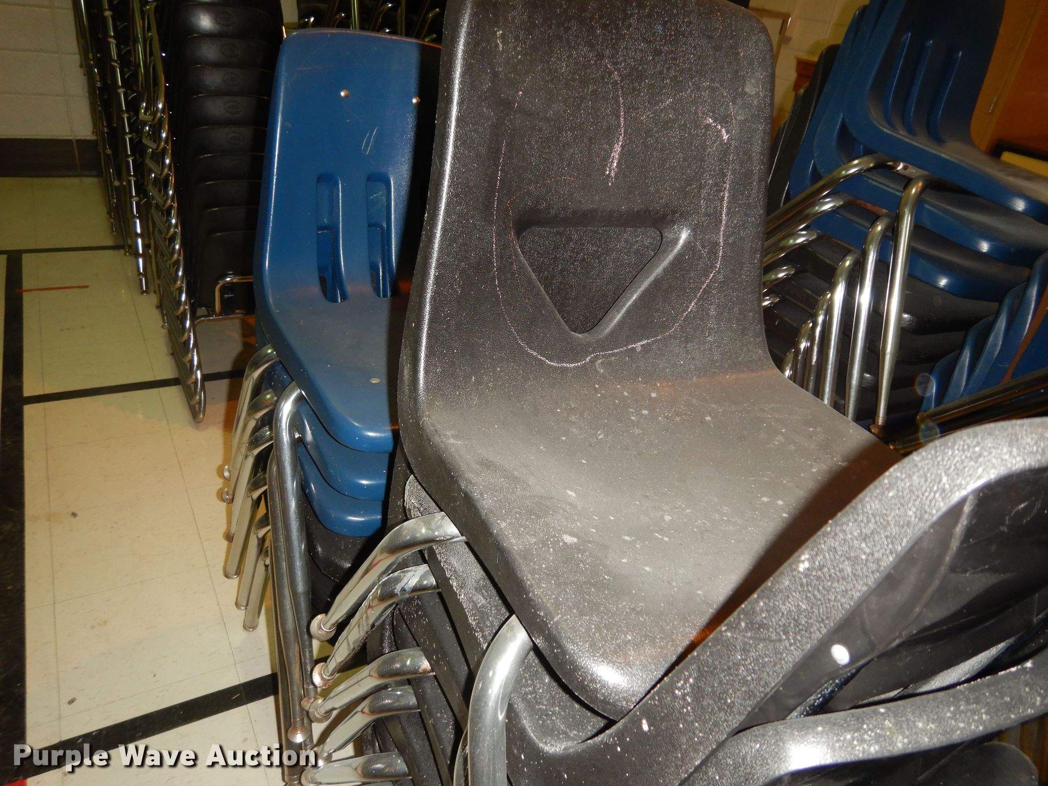 (39) chairs in Overland Park, KS | Item IE9874 sold | Purple Wave