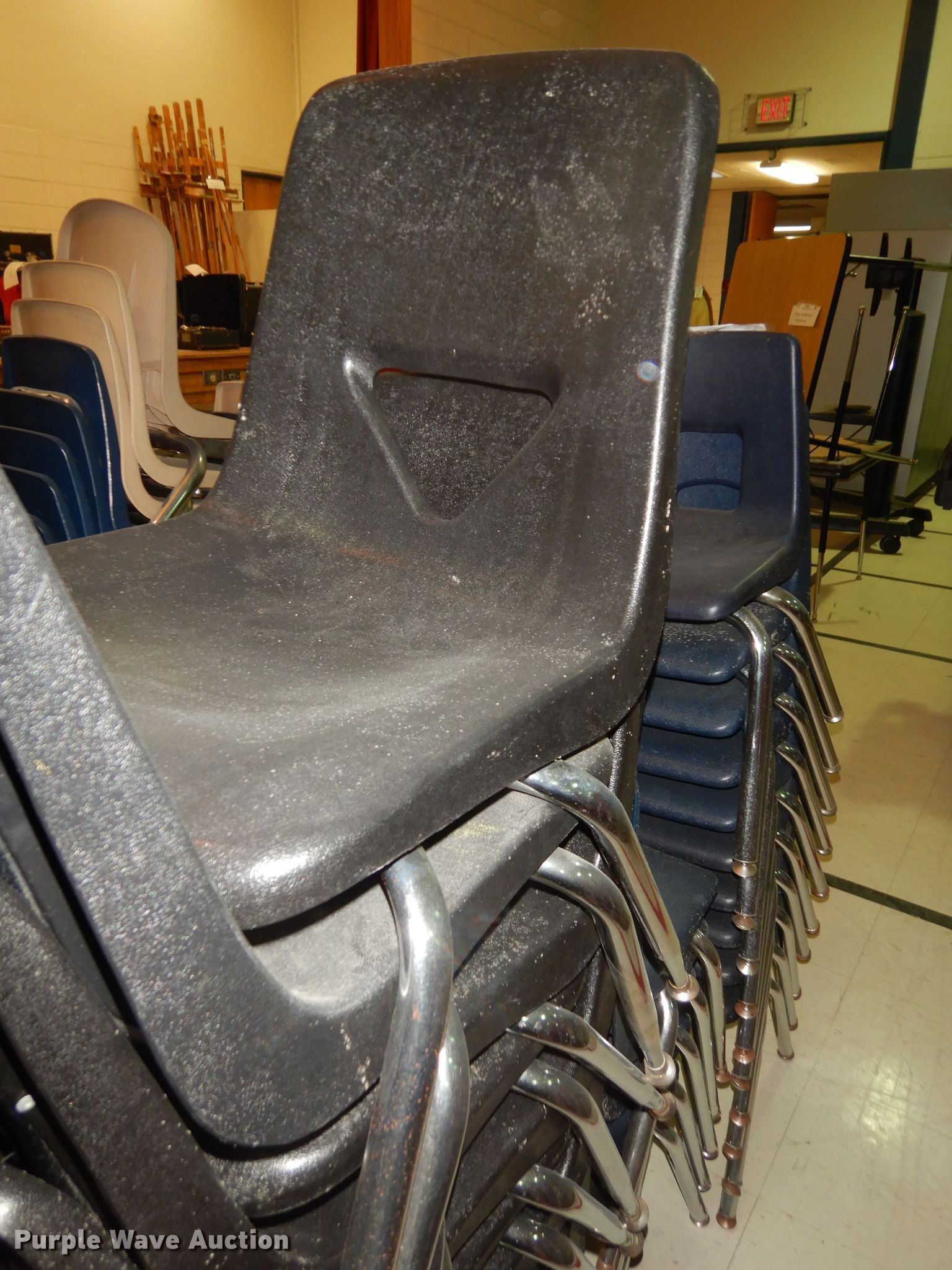 (39) chairs in Overland Park, KS | Item IE9874 sold | Purple Wave