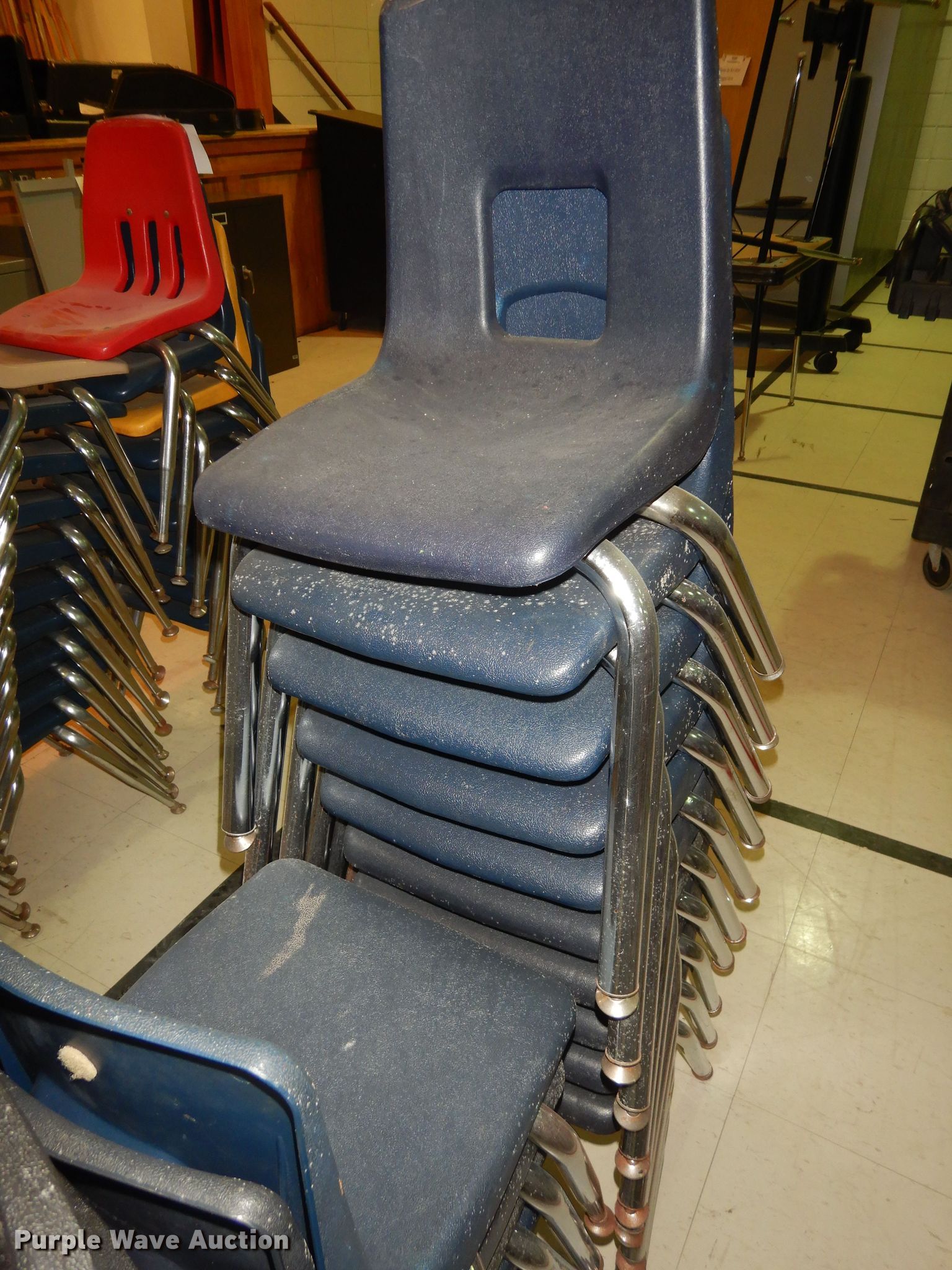 (39) chairs in Overland Park, KS | Item IE9874 sold | Purple Wave