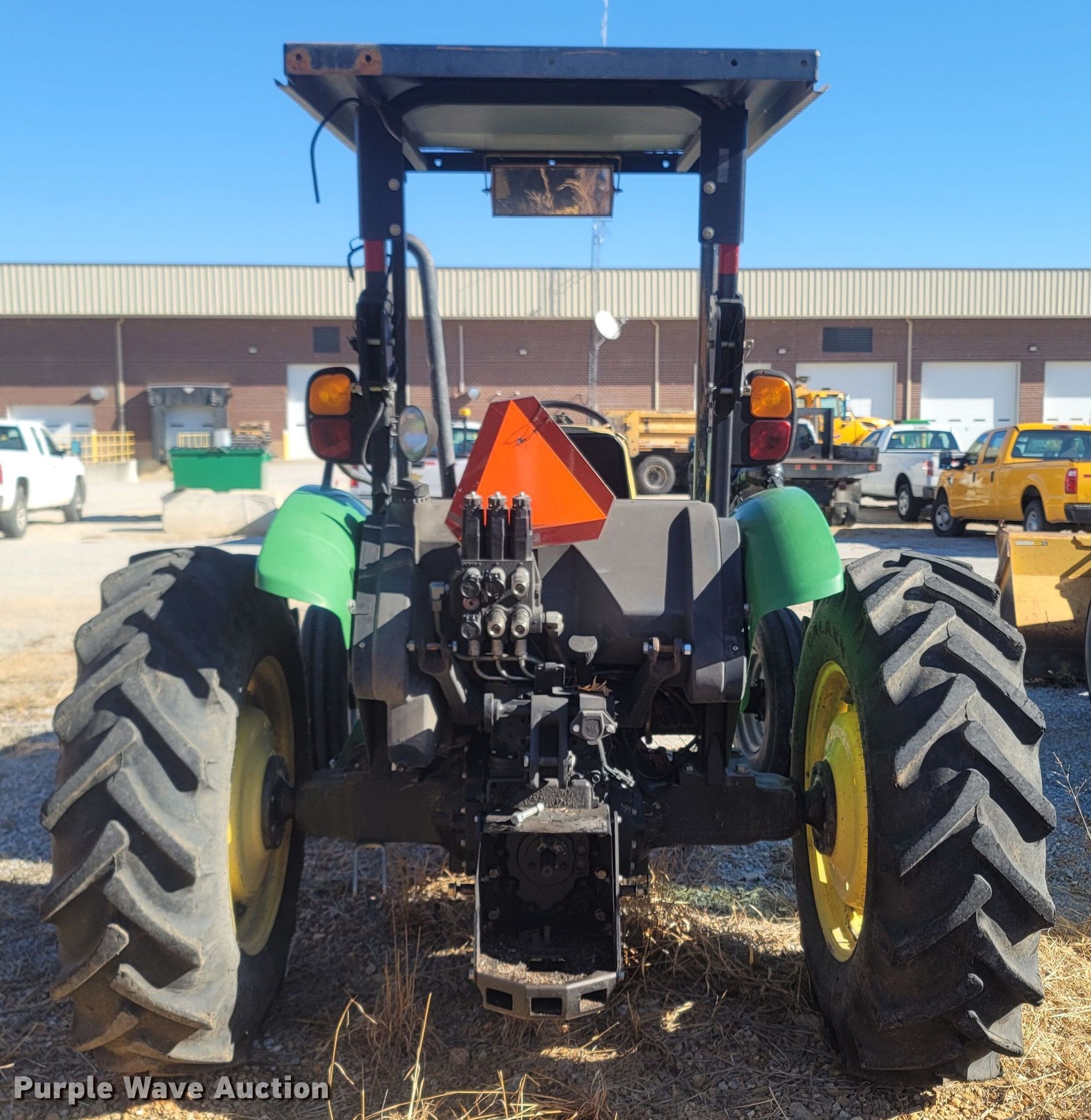 John Deere 5325 tractor in Willow Springs, MO | Item JU9829 sold ...