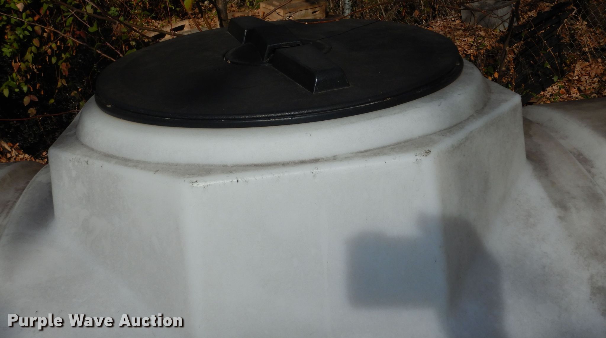 325 gallon poly tank in Emporia, KS | Item LG9998 sold | Purple Wave