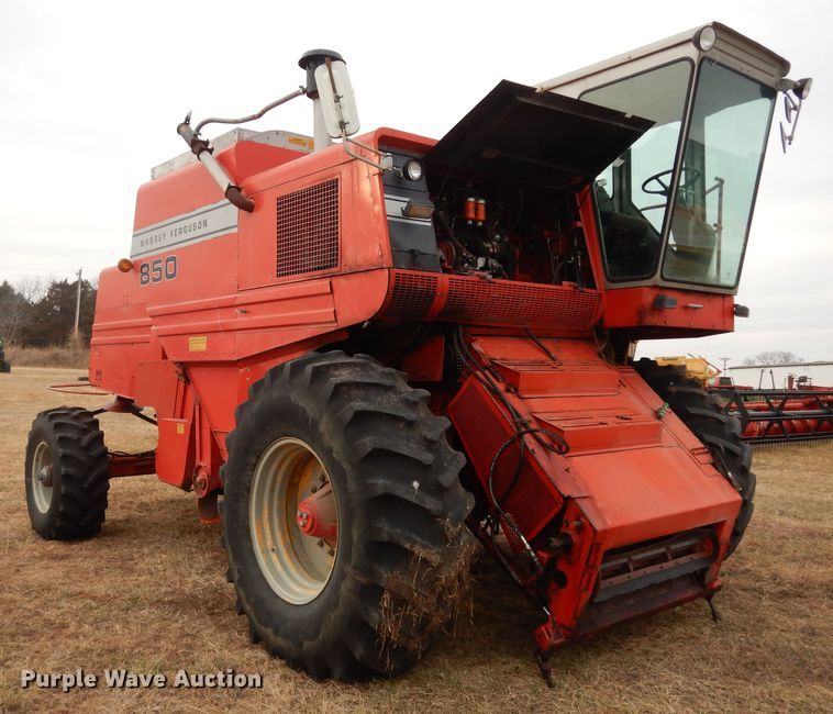 1981 Massey Ferguson 850 RWA combine in Carbondale, KS | Item JR9056 ...