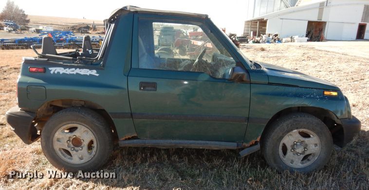 1997 Geo Tracker in Hiawatha, KS | Item DI6934 sold | Purple Wave