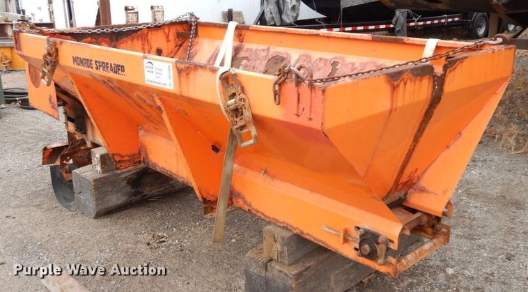 Monroe spreader in Lawrence, KS | Item DS1499 sold | Purple Wave