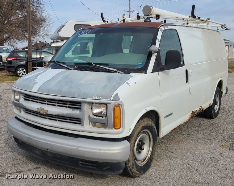 2001 Chevrolet Express 2500 van in Grain Valley, MO | Item JW9868 sold ...