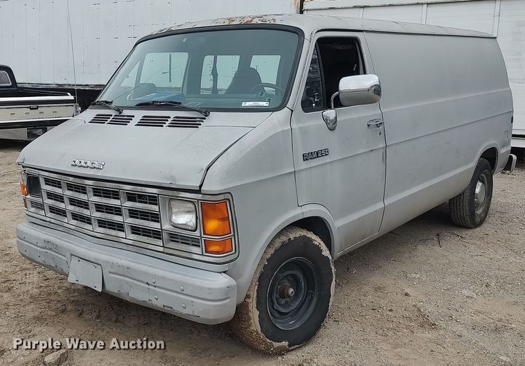 1992 Dodge Ram B250 van in Tulsa, OK | Item KI9912 sold | Purple Wave