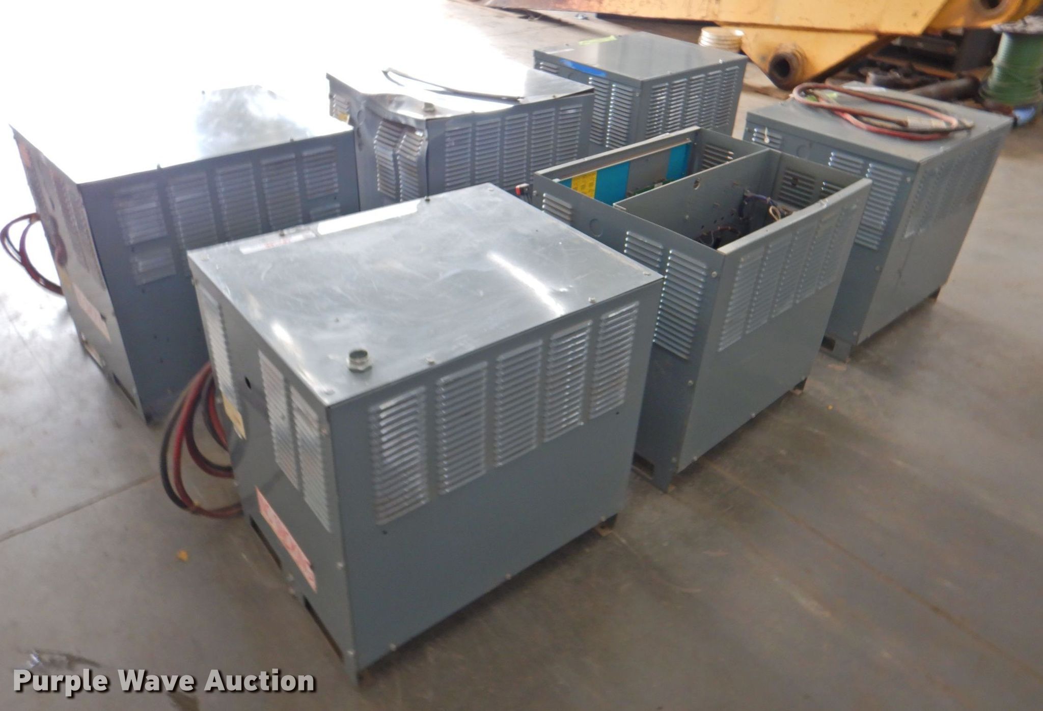 (6) Hobart Ultra Charger forklift battery chargers in Lawrence, KS ...