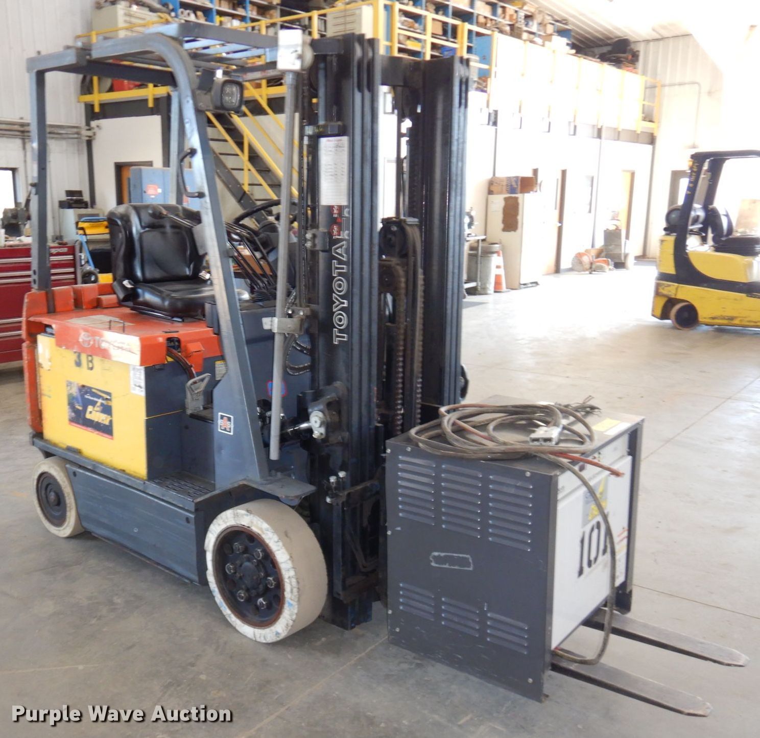 Toyota 7FBCHU25 forklift in Lawrence, KS | Item DS1475 sold | Purple Wave