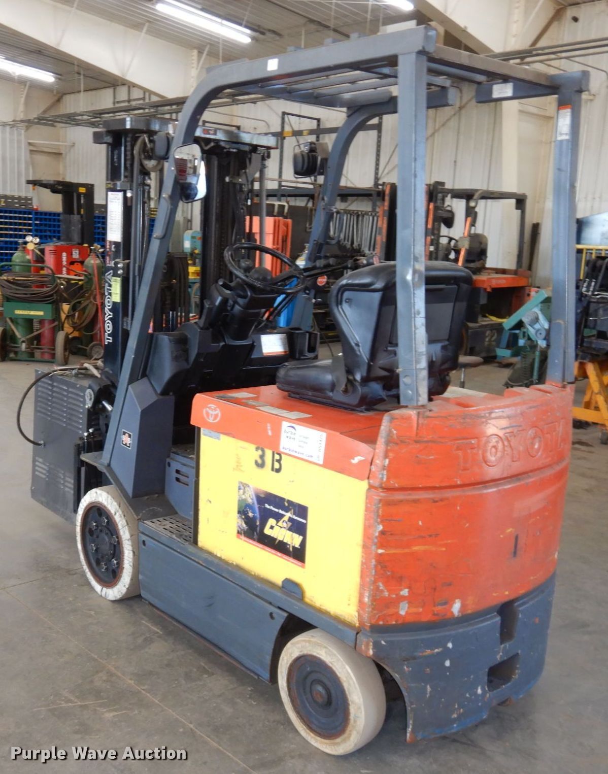 Toyota 7FBCHU25 forklift in Lawrence, KS | Item DS1475 sold | Purple Wave