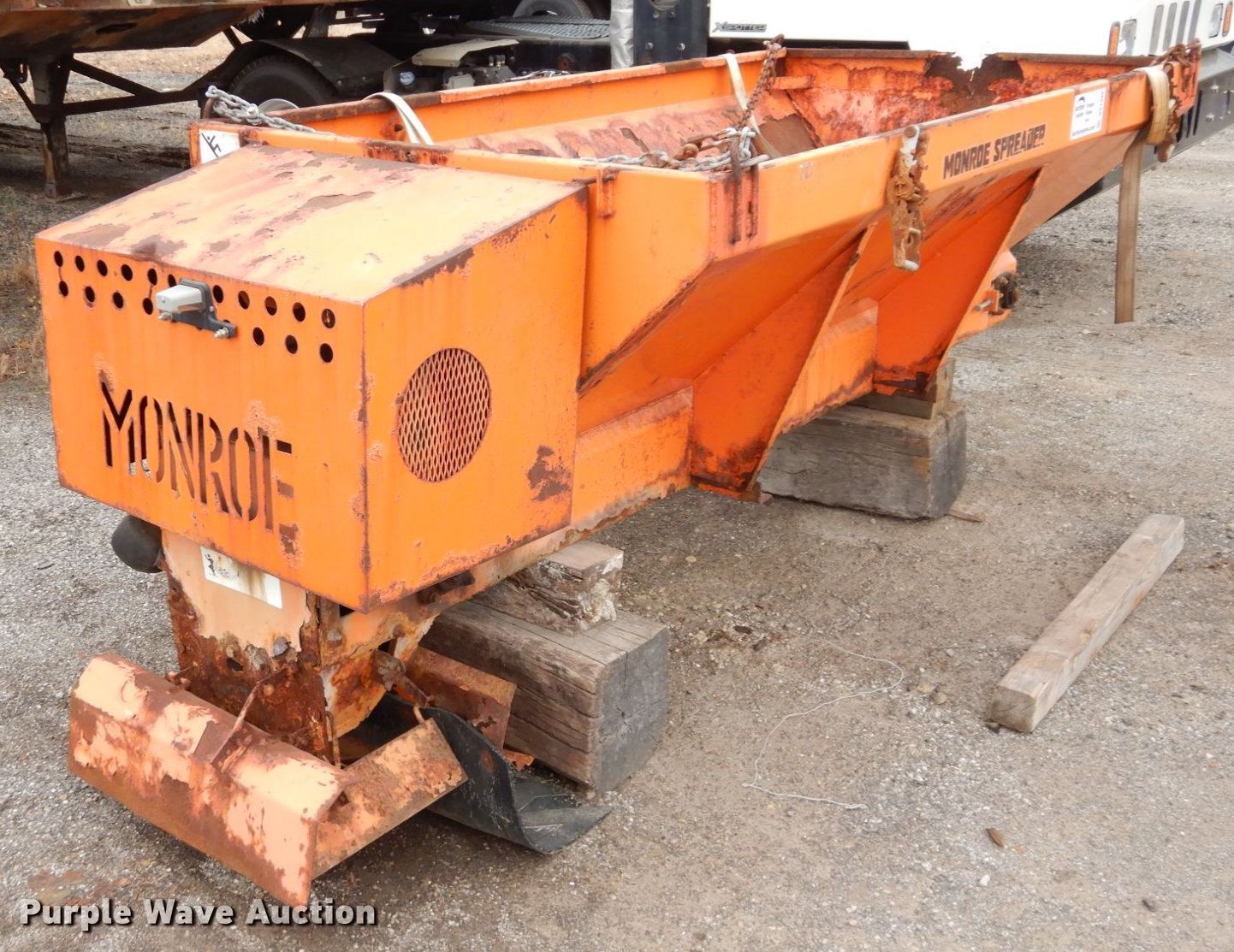 Monroe spreader in Lawrence, KS | Item DS1499 sold | Purple Wave