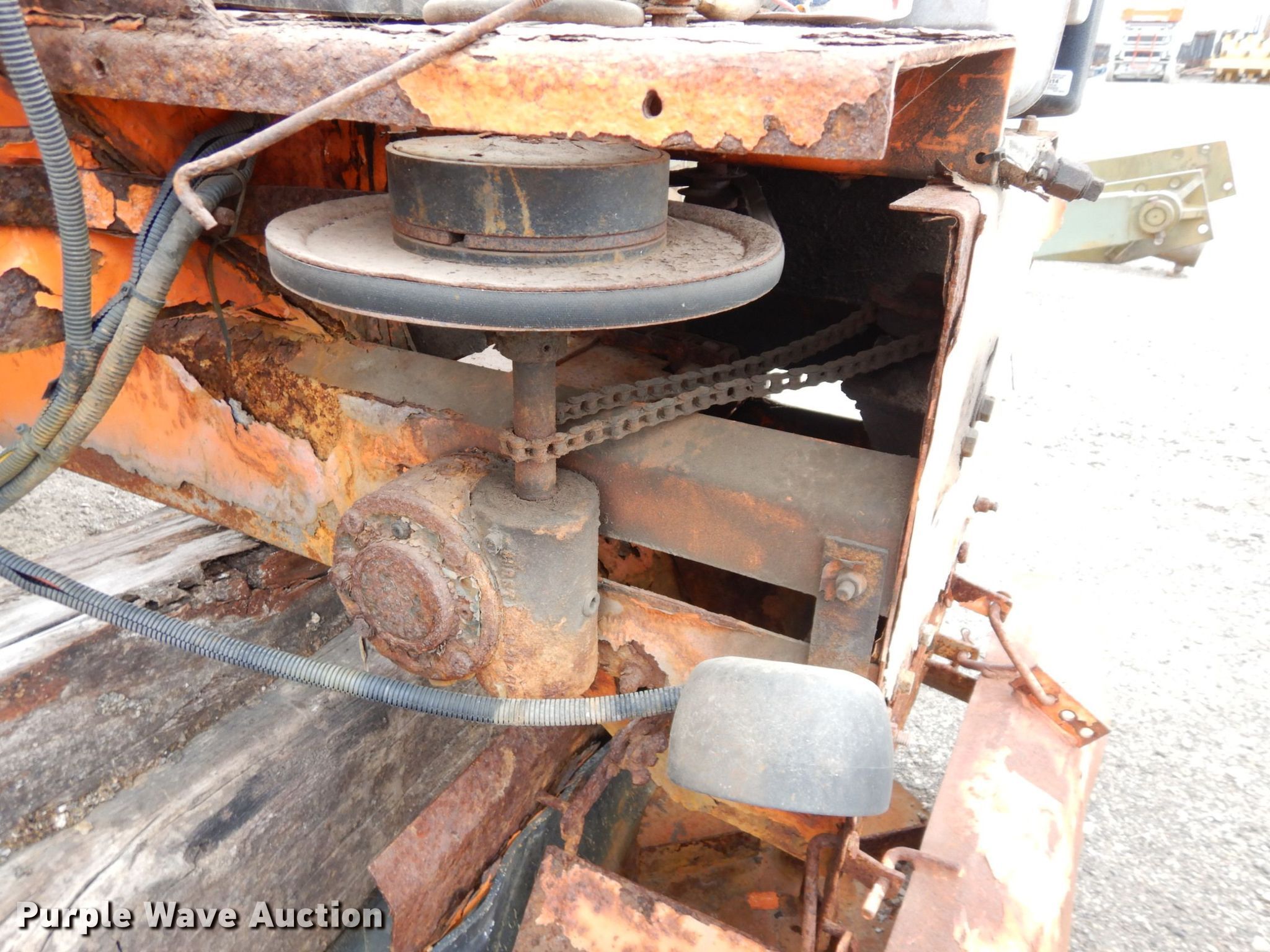 Monroe spreader in Lawrence, KS | Item DS1499 sold | Purple Wave