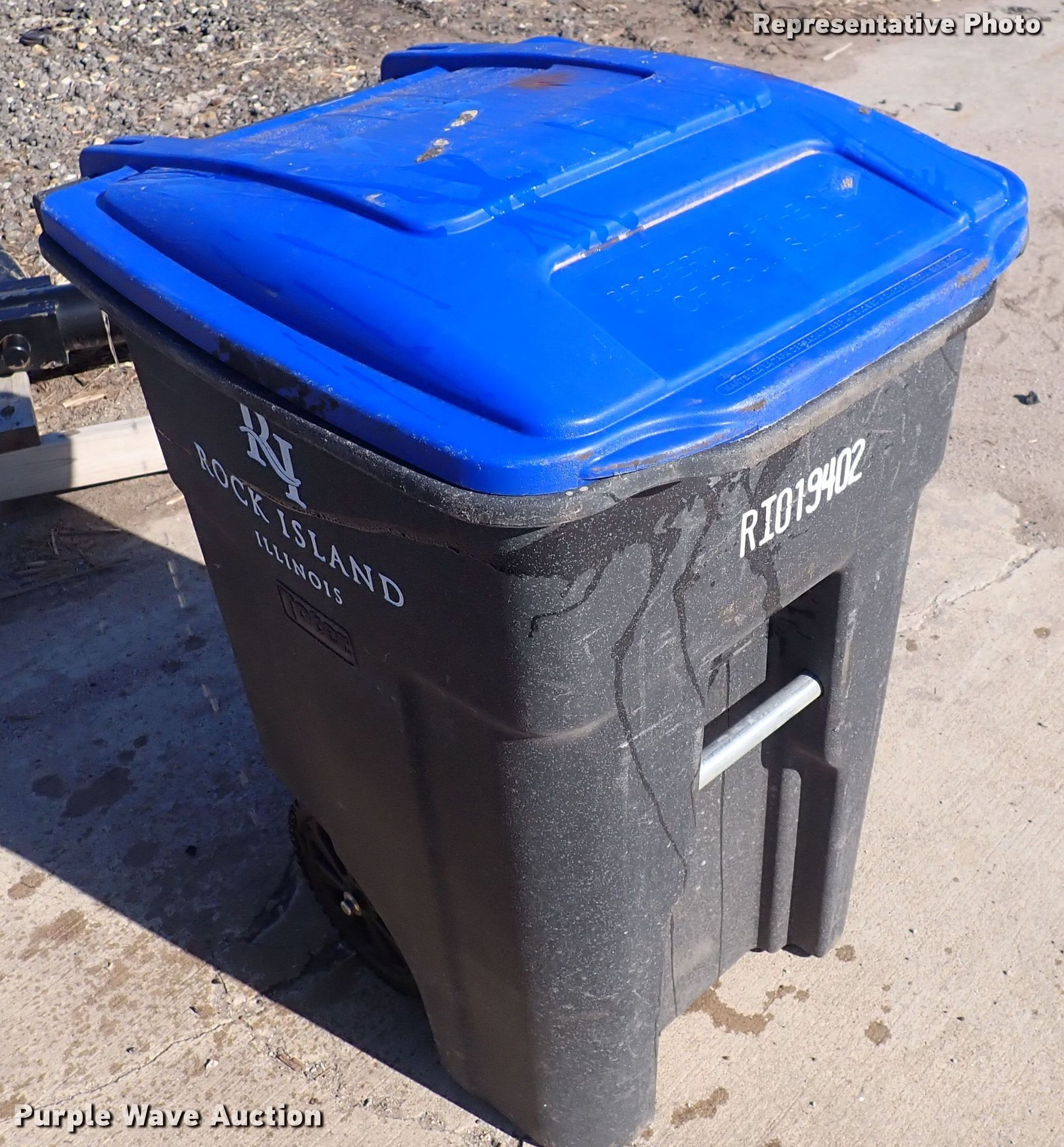 (20) trash cans in Wichita, KS | Item GD9425 sold | Purple Wave