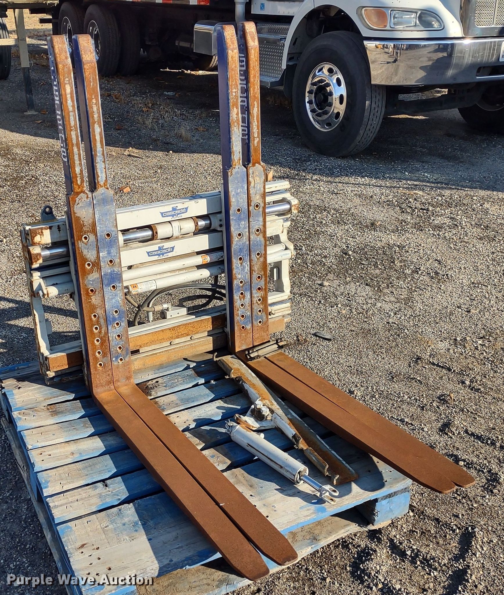 Cascade 22G-FDS forks in Lawrence, KS | Item JK9055 sold | Purple Wave
