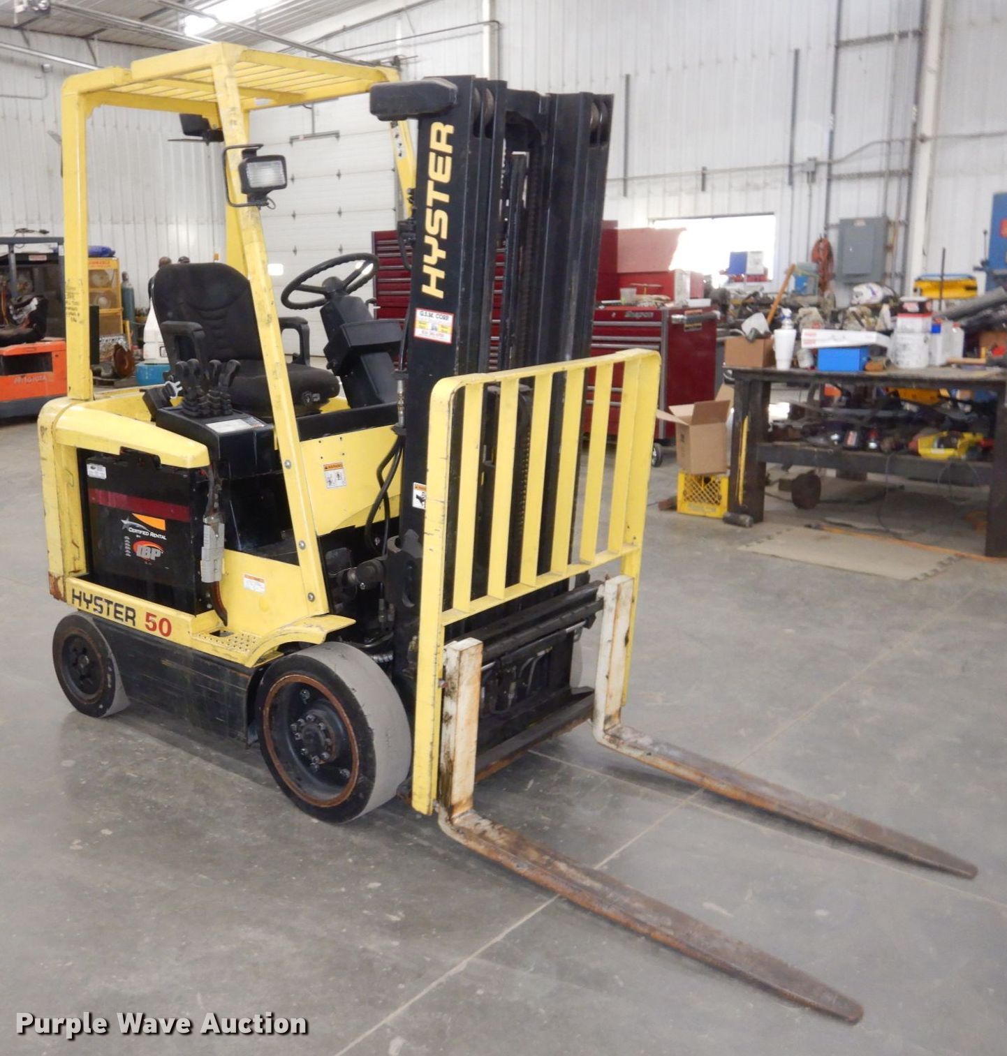 Hyster E50XM-27 forklift in Lawrence, KS | Item LY9271 sold | Purple Wave